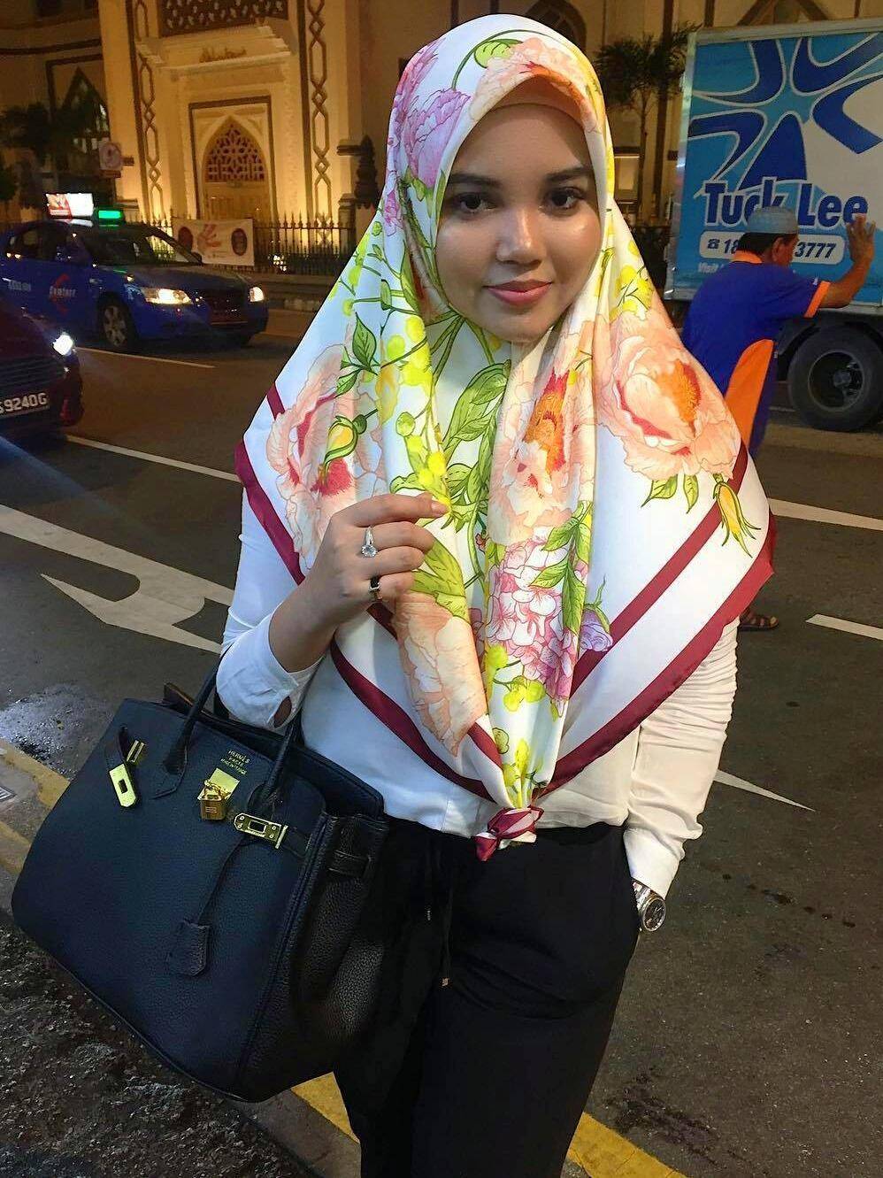 Insta famous | Scrolller