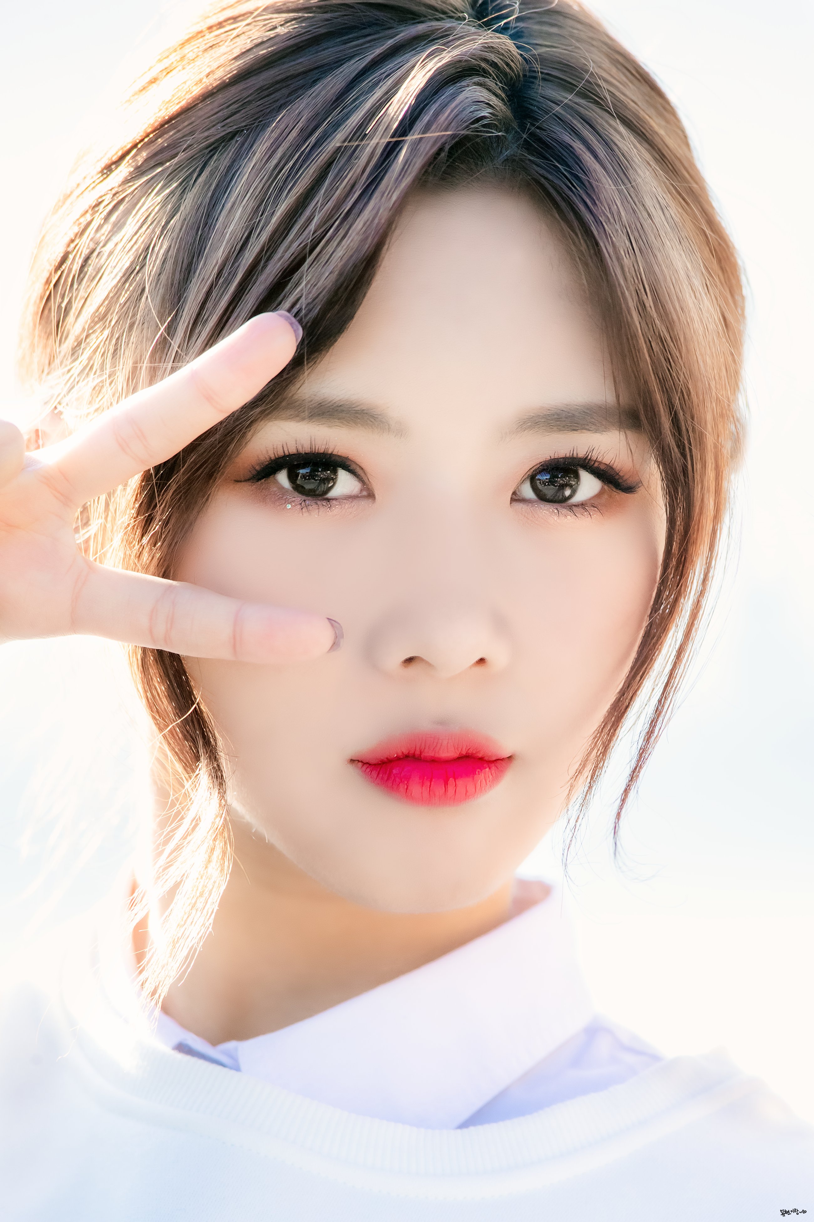 Intense Yoohyeon | Scrolller