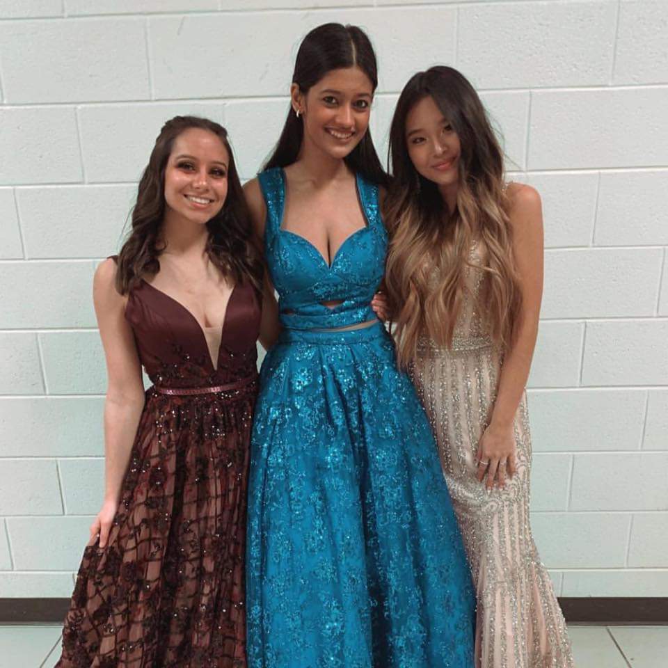 International BFFs | Scrolller