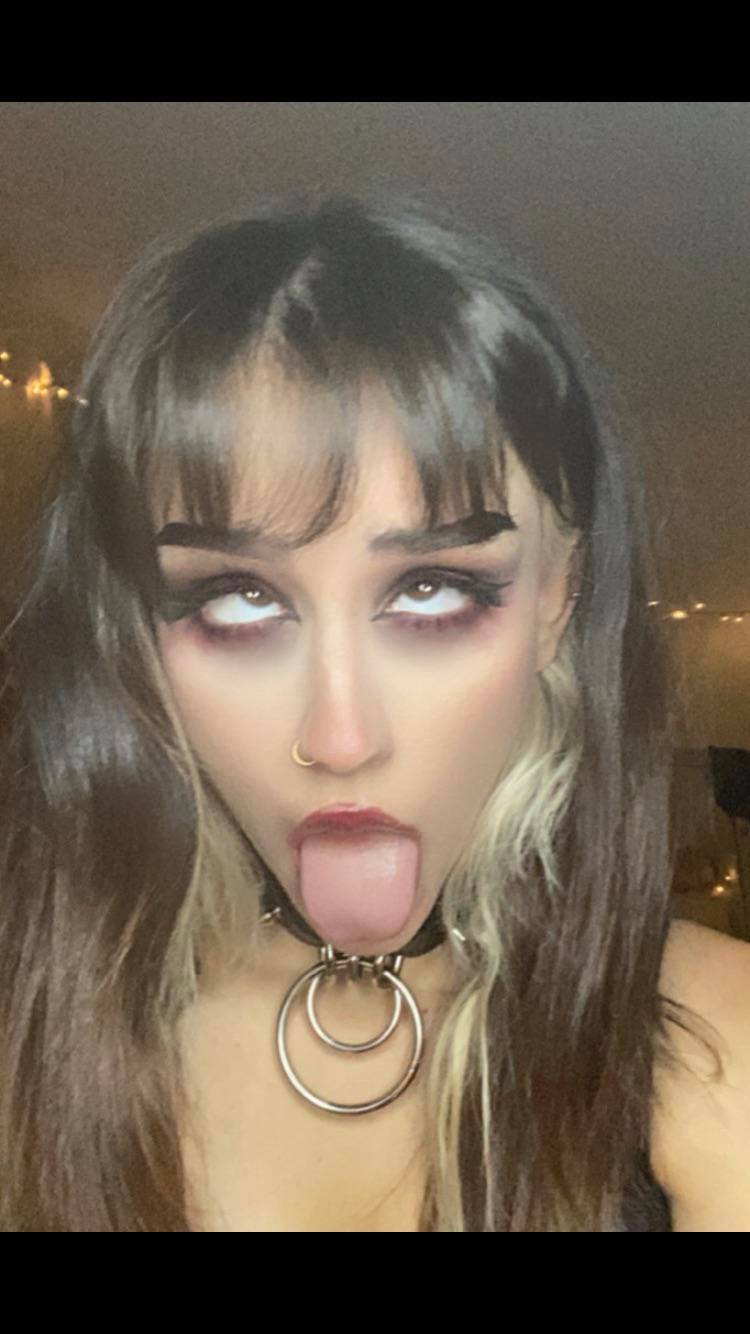 Is Goth Ahegao Accepted 👉🏻👈🏻 Scrolller