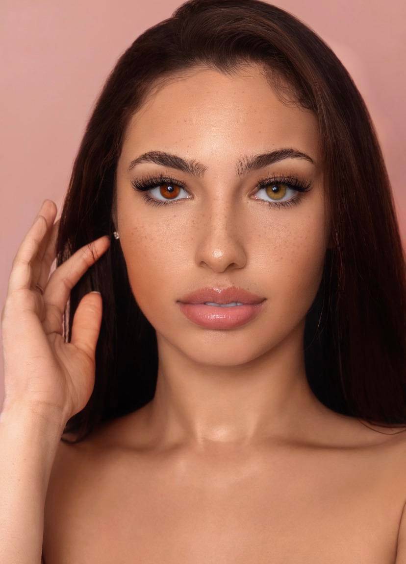 Is no one going to talk about how her eyes are fake? | Scrolller