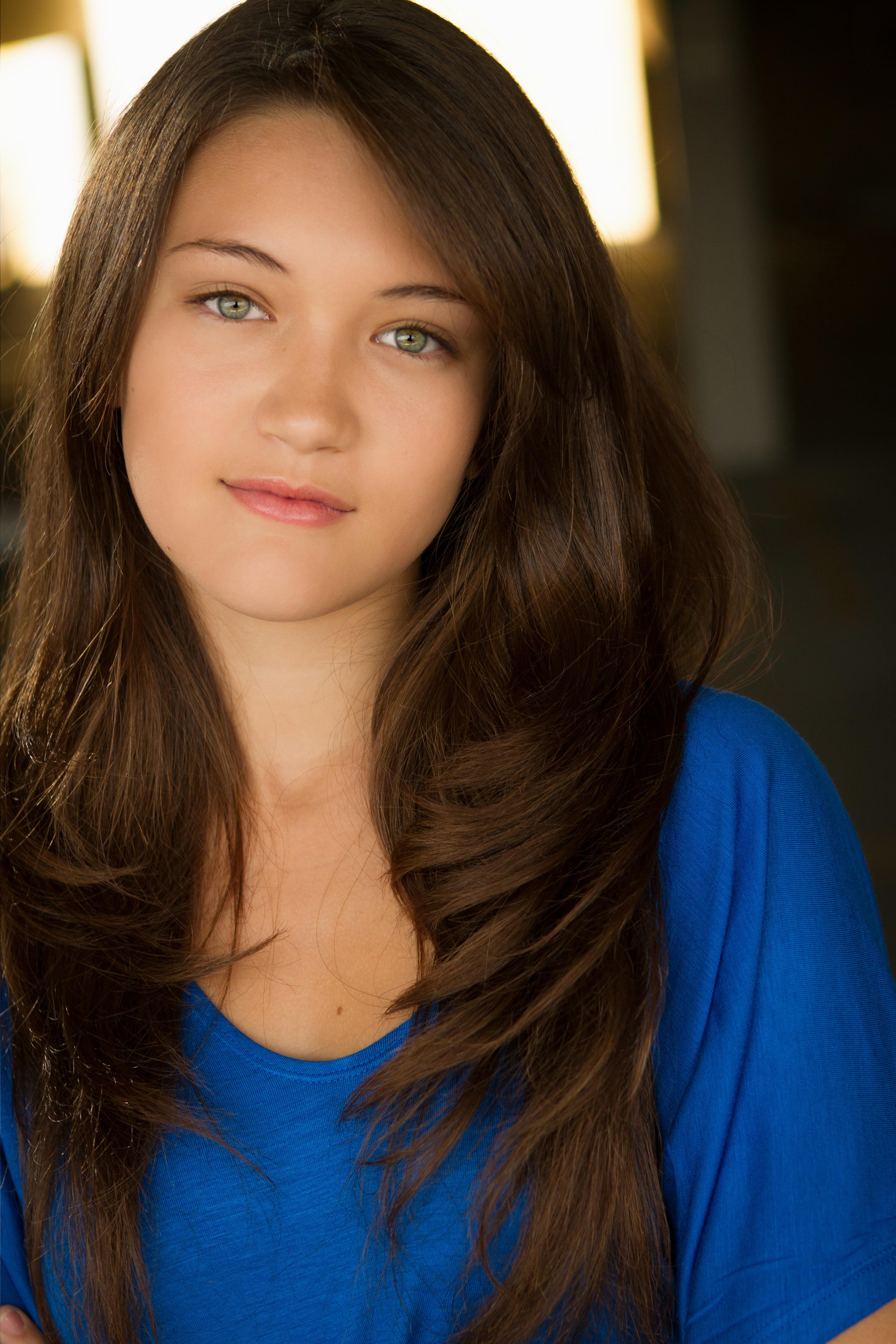 Isa Briones [3456x5184] | Scrolller