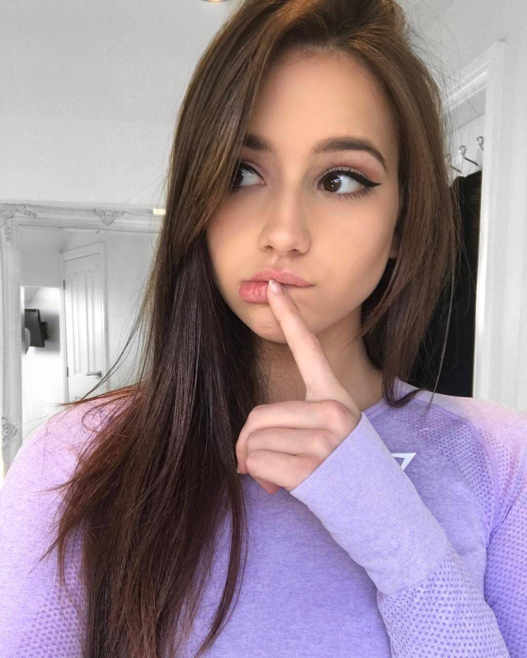 Isabela Fernandez | Scrolller