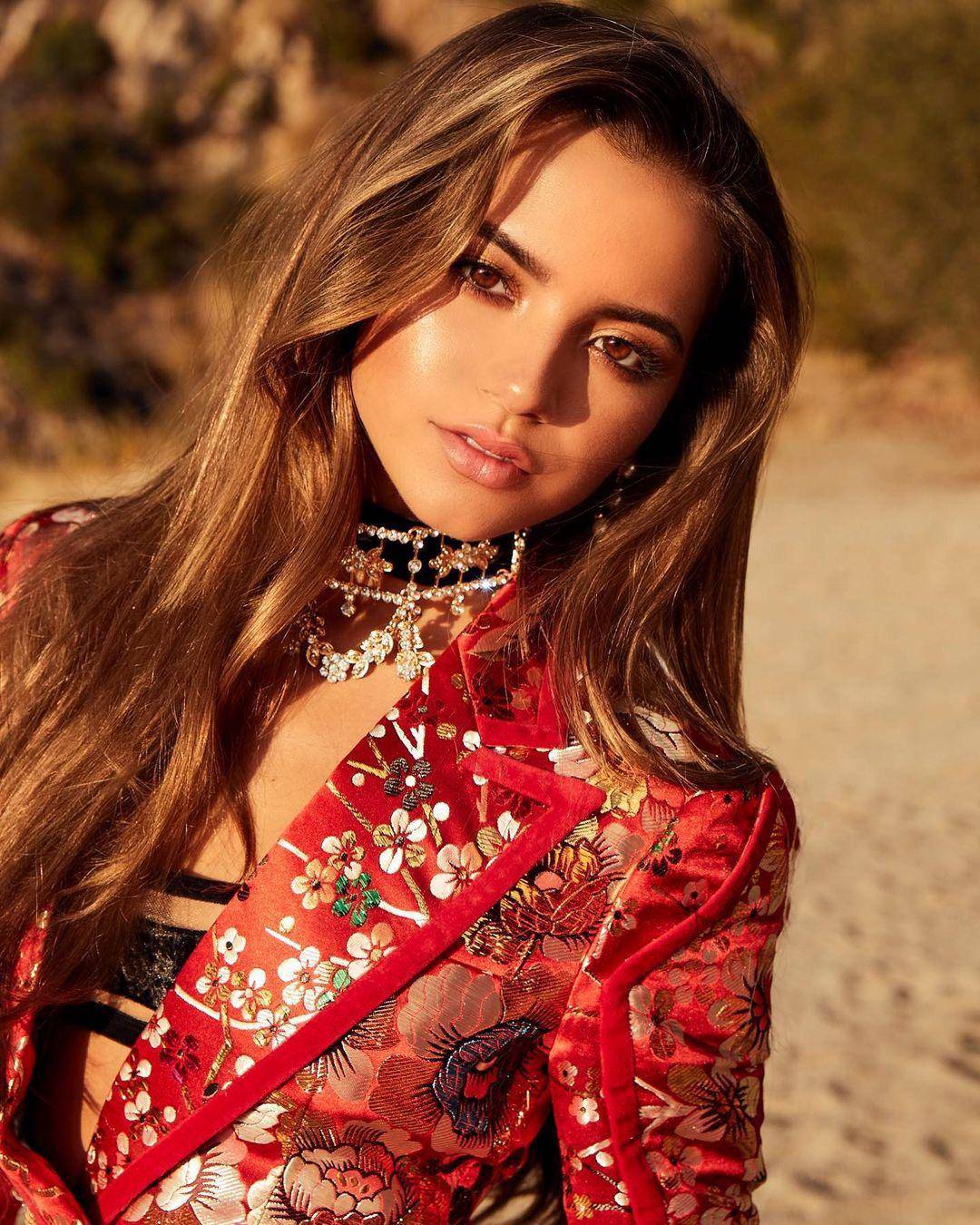 Isabela Merced Scrolller
