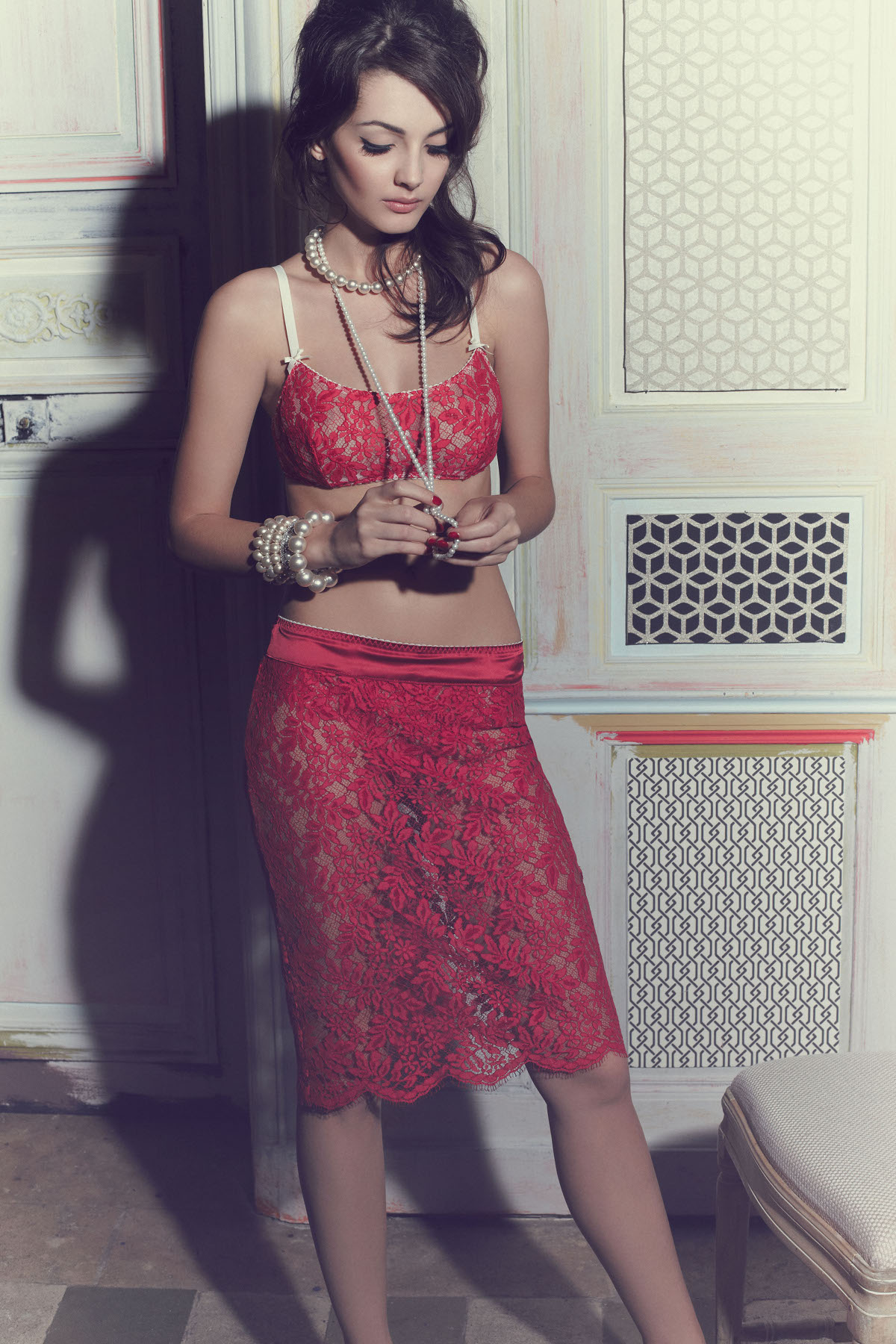 Isis Laurent | Scrolller