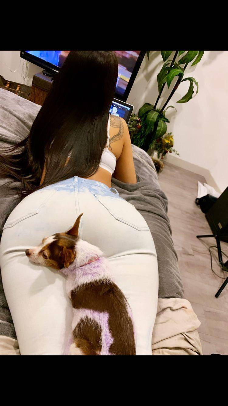 Isis Mascote | Scrolller