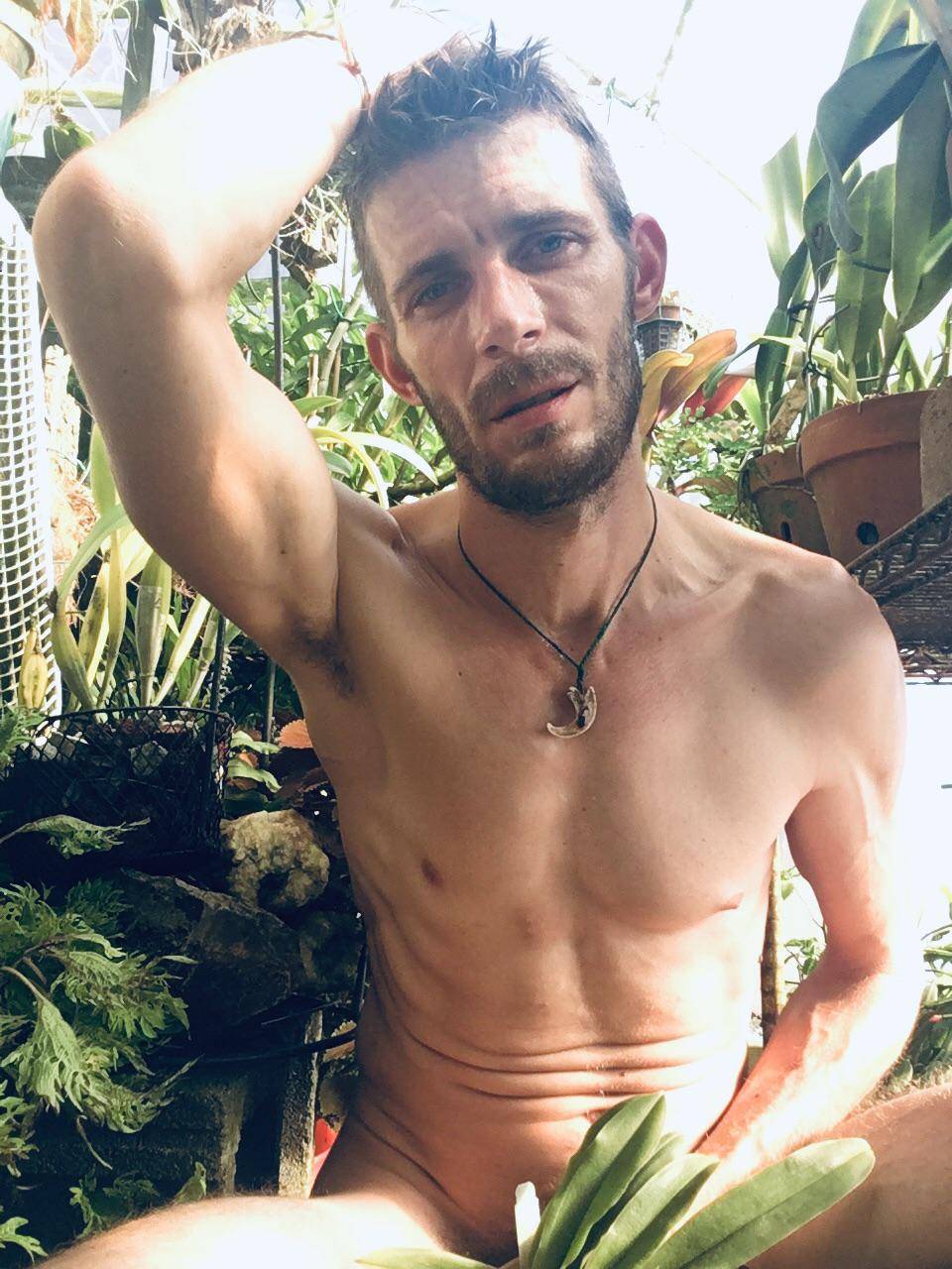 Its hot in the greenhouse! | Scrolller