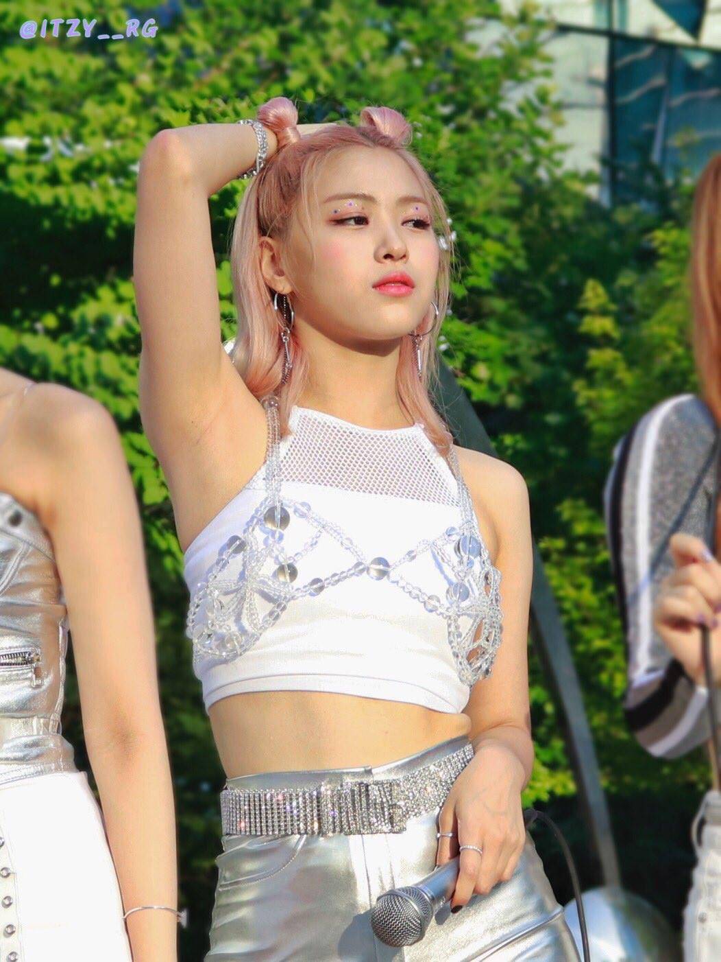 ITZY - Ryujin | Scrolller