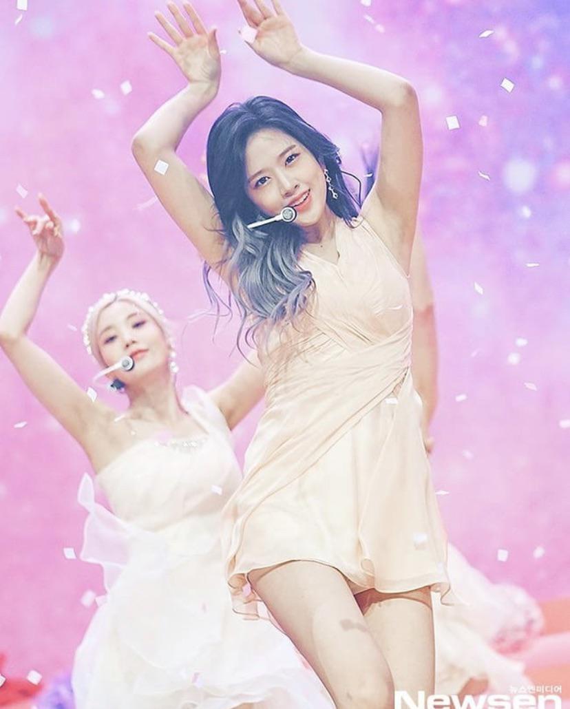 IZ*ONE - Yujin (& Eunbi) | Scrolller