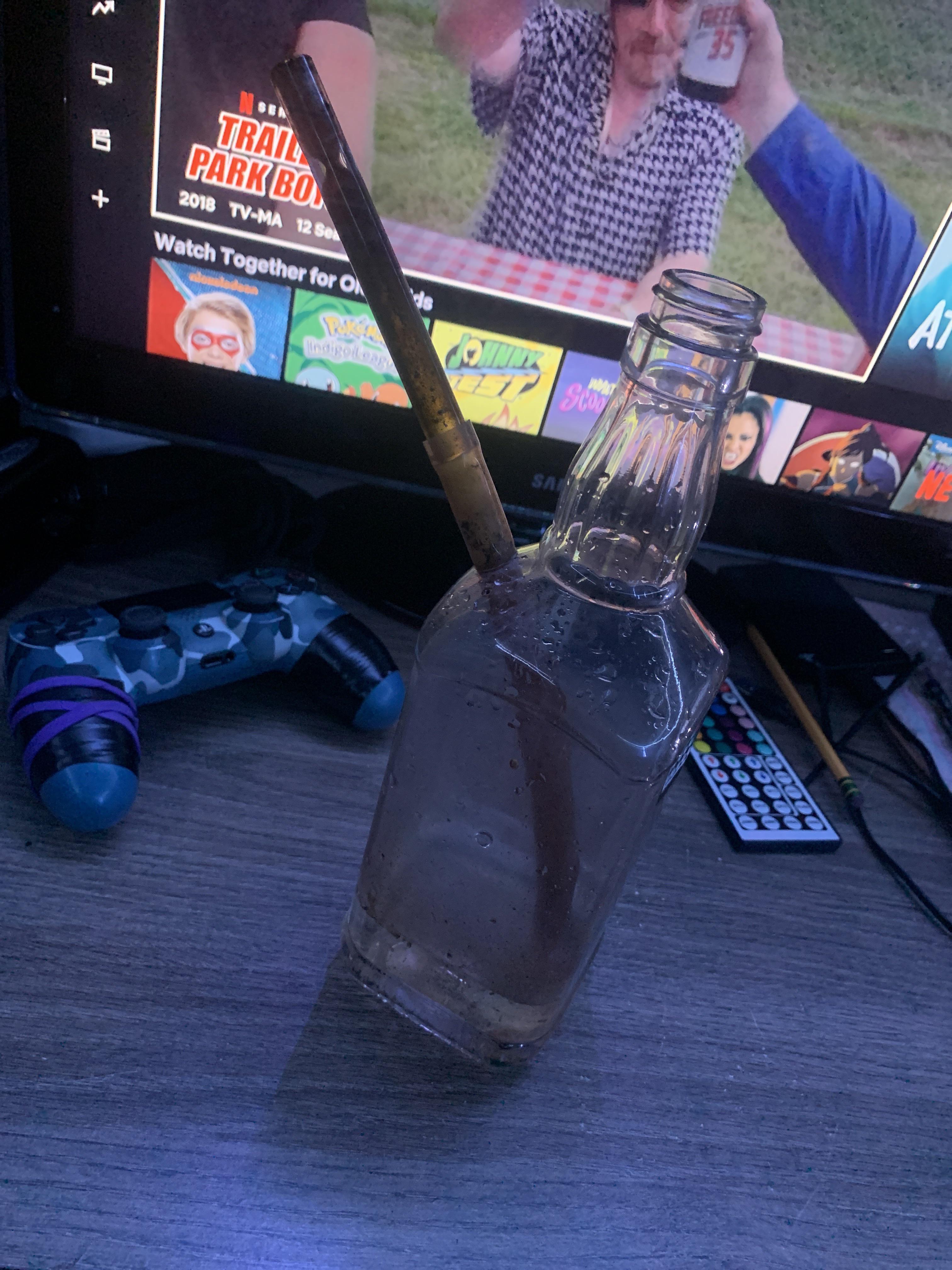 Jack Daniels bottle bong | Scrolller