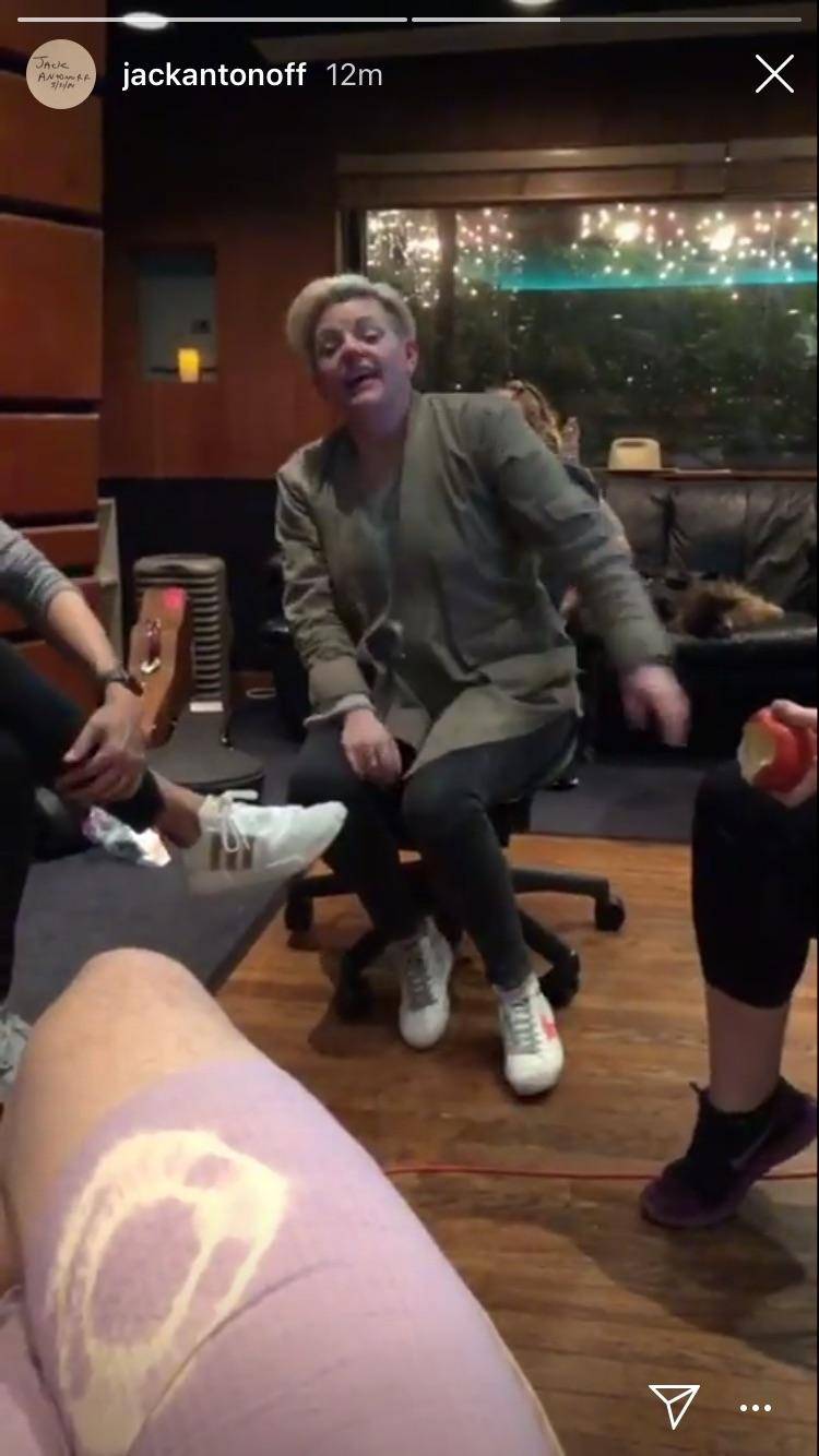 jack in the studio with robyn? who is this?? | Scrolller