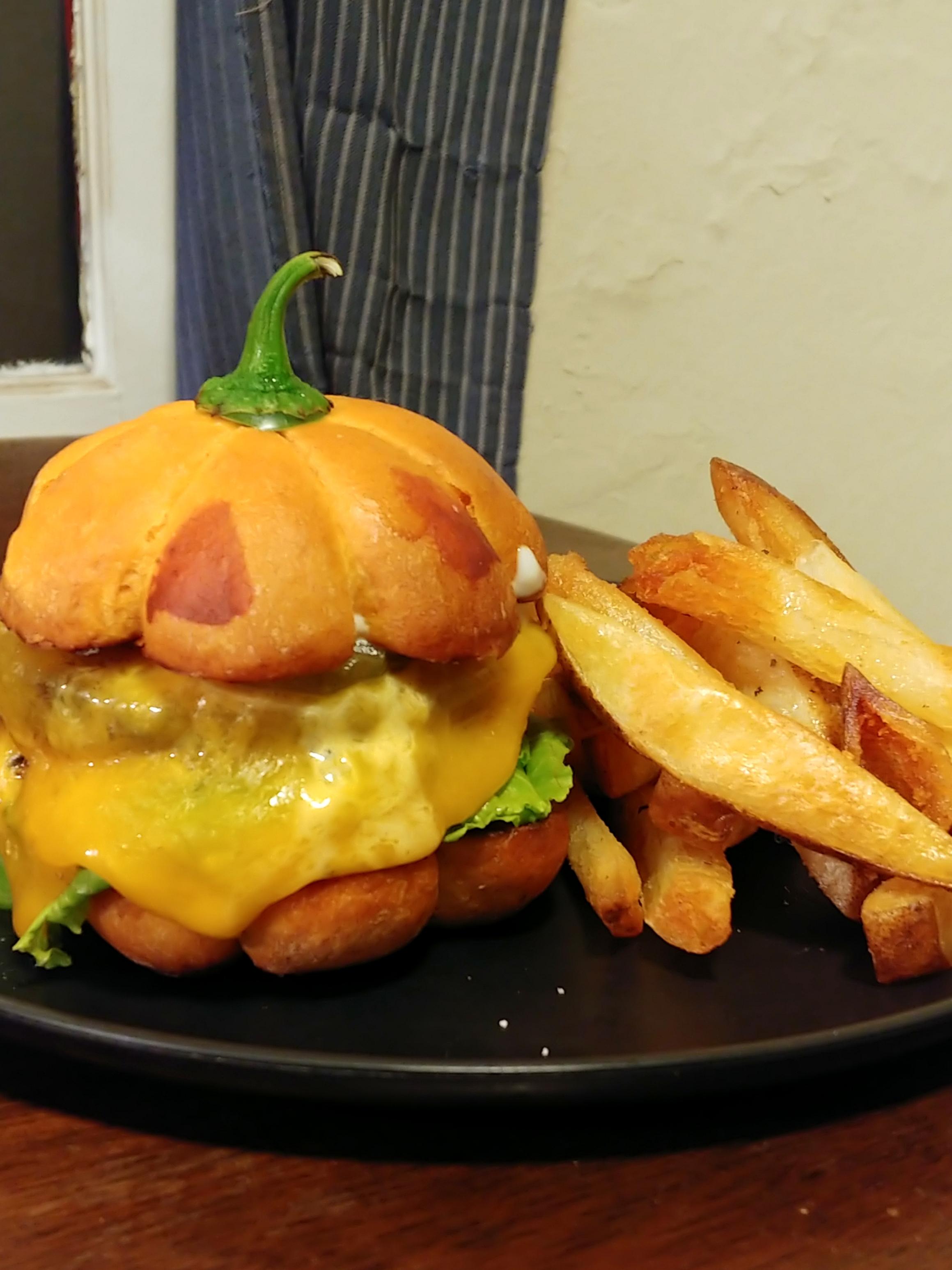 Jack-o'-lantern Cheeseburgers! Made the buns from scratch 😊 | Scrolller