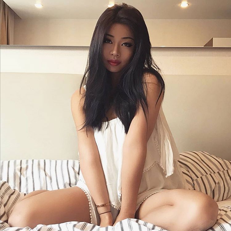 Jade (IG:@j.mlx) | Scrolller