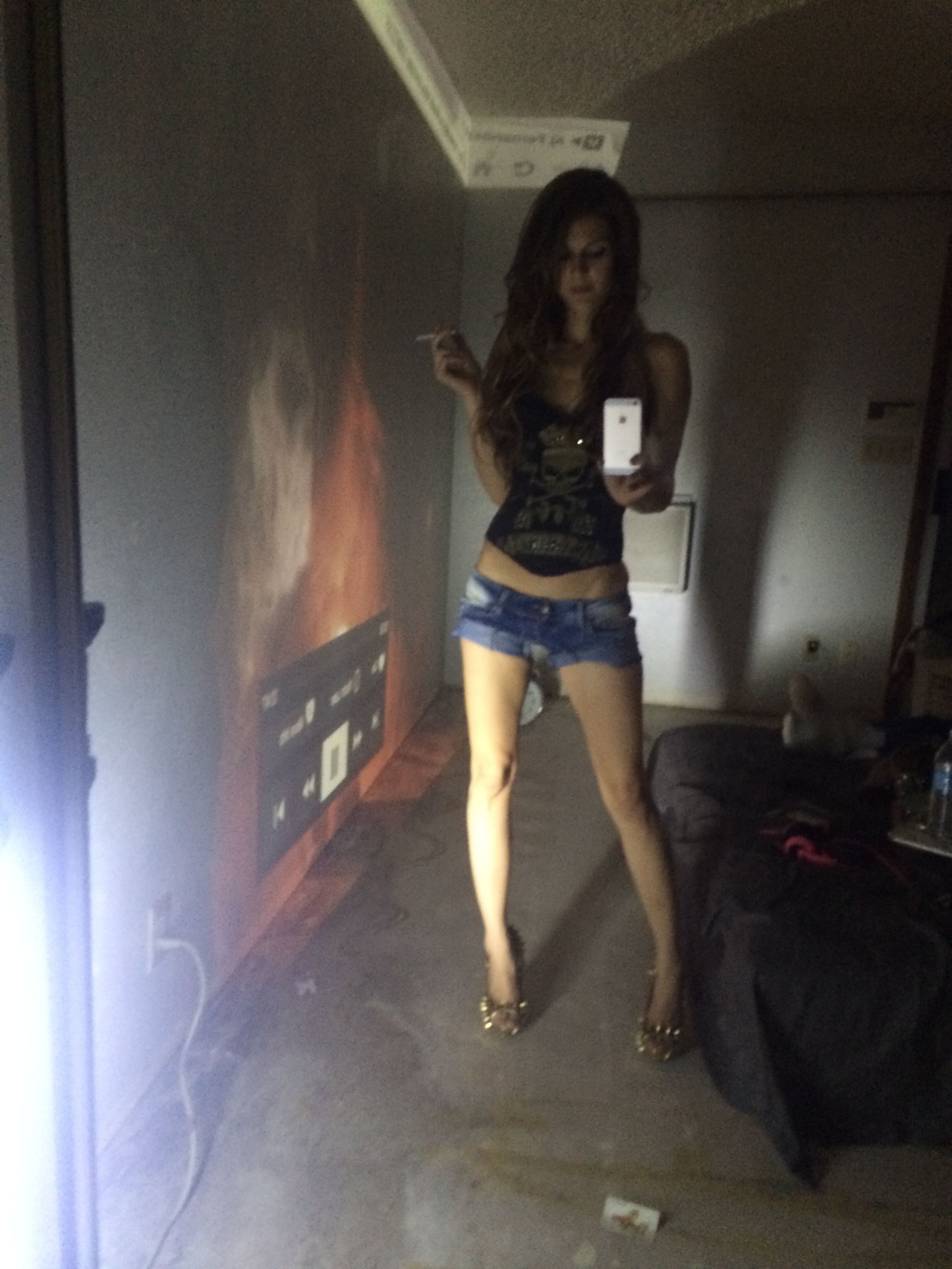 Jenni Lee selfie | Scrolller