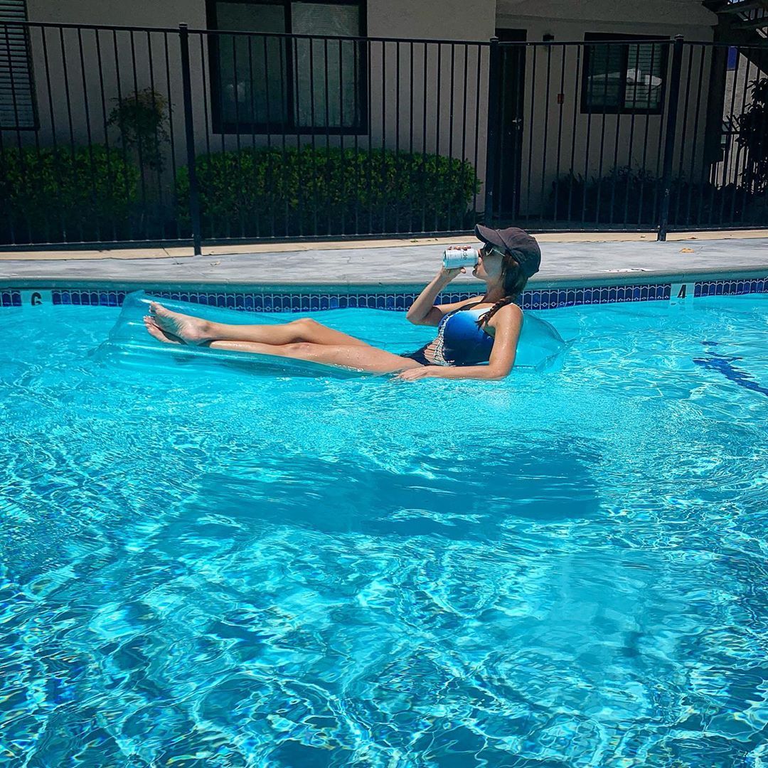 Jenny is wet | Scrolller