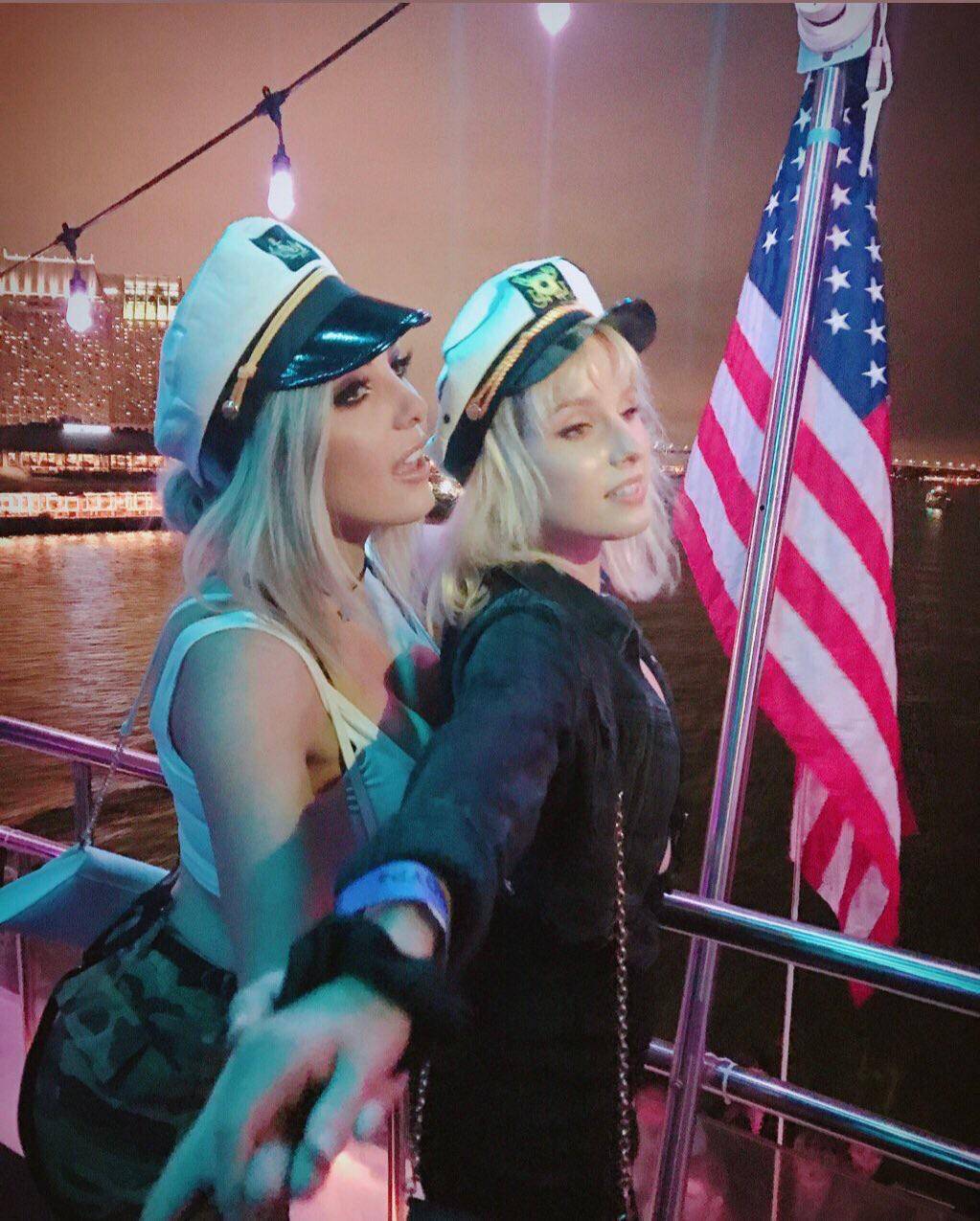 Jess and Sonja, Titanic pose | Scrolller