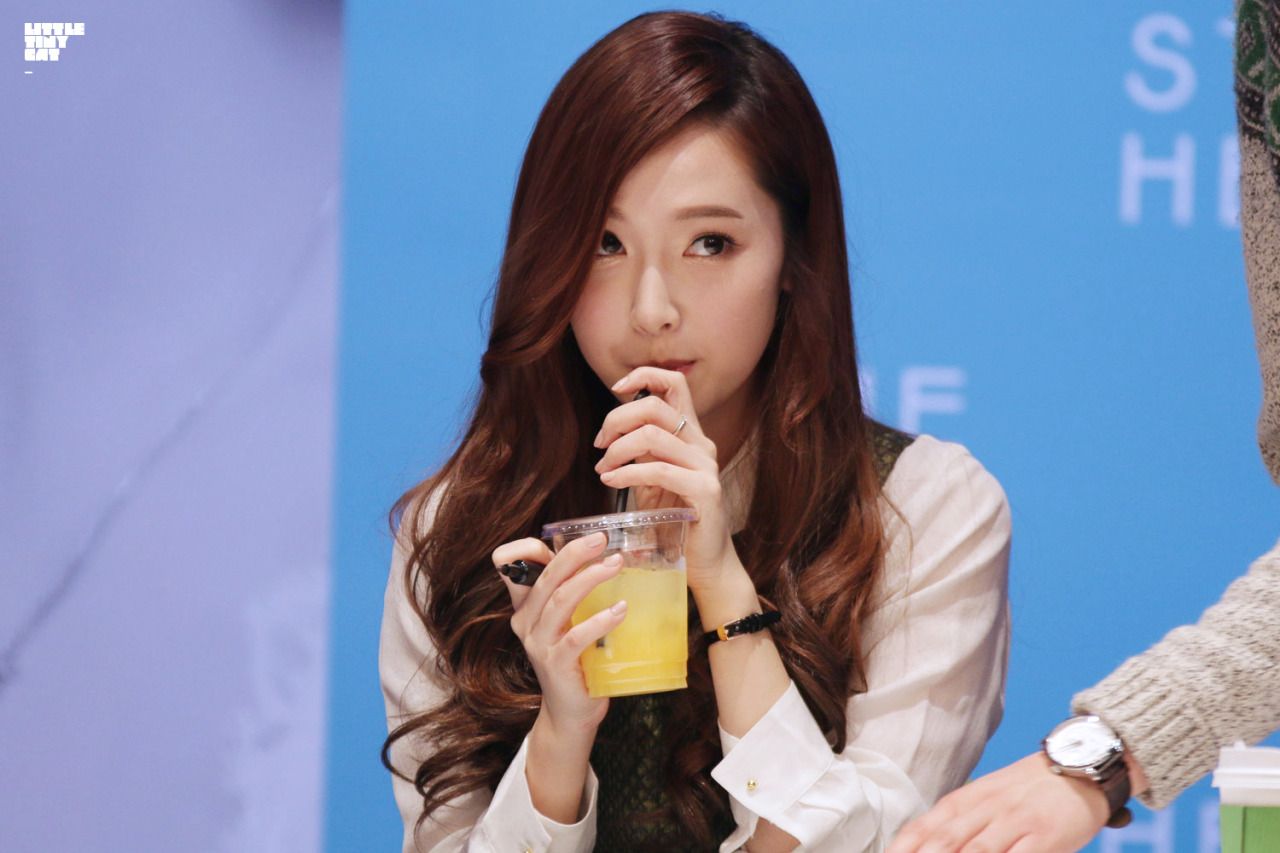 Jessica is a doll :) | Scrolller