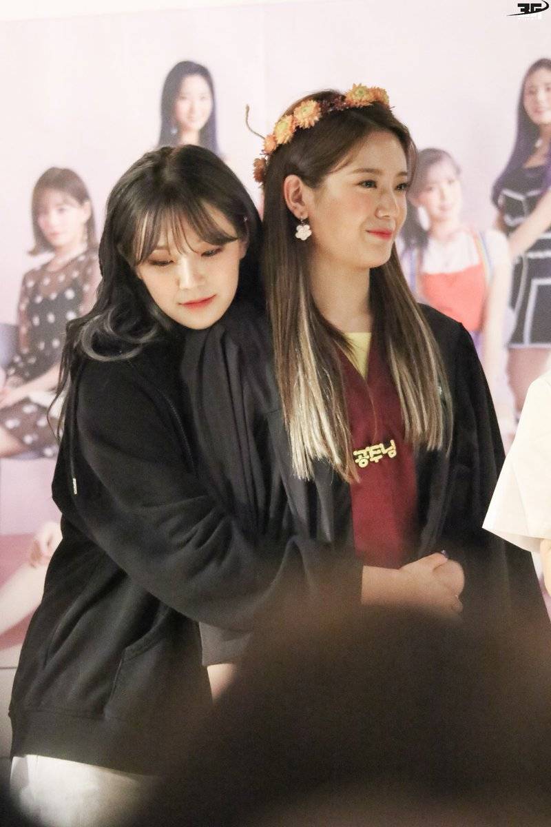 Gyuri gets a hug | Scrolller