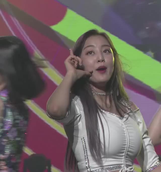 Jihyo - white top, likey | Scrolller