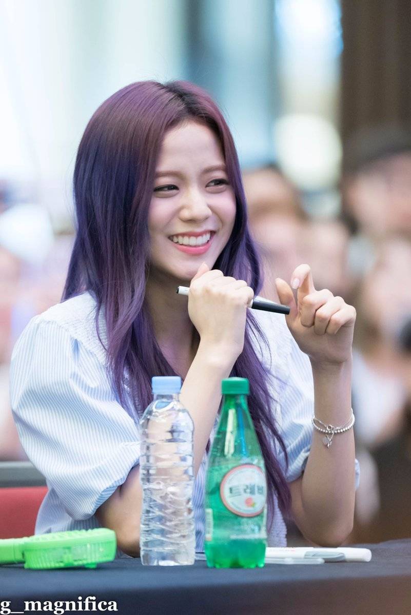 Jisoo | Scrolller