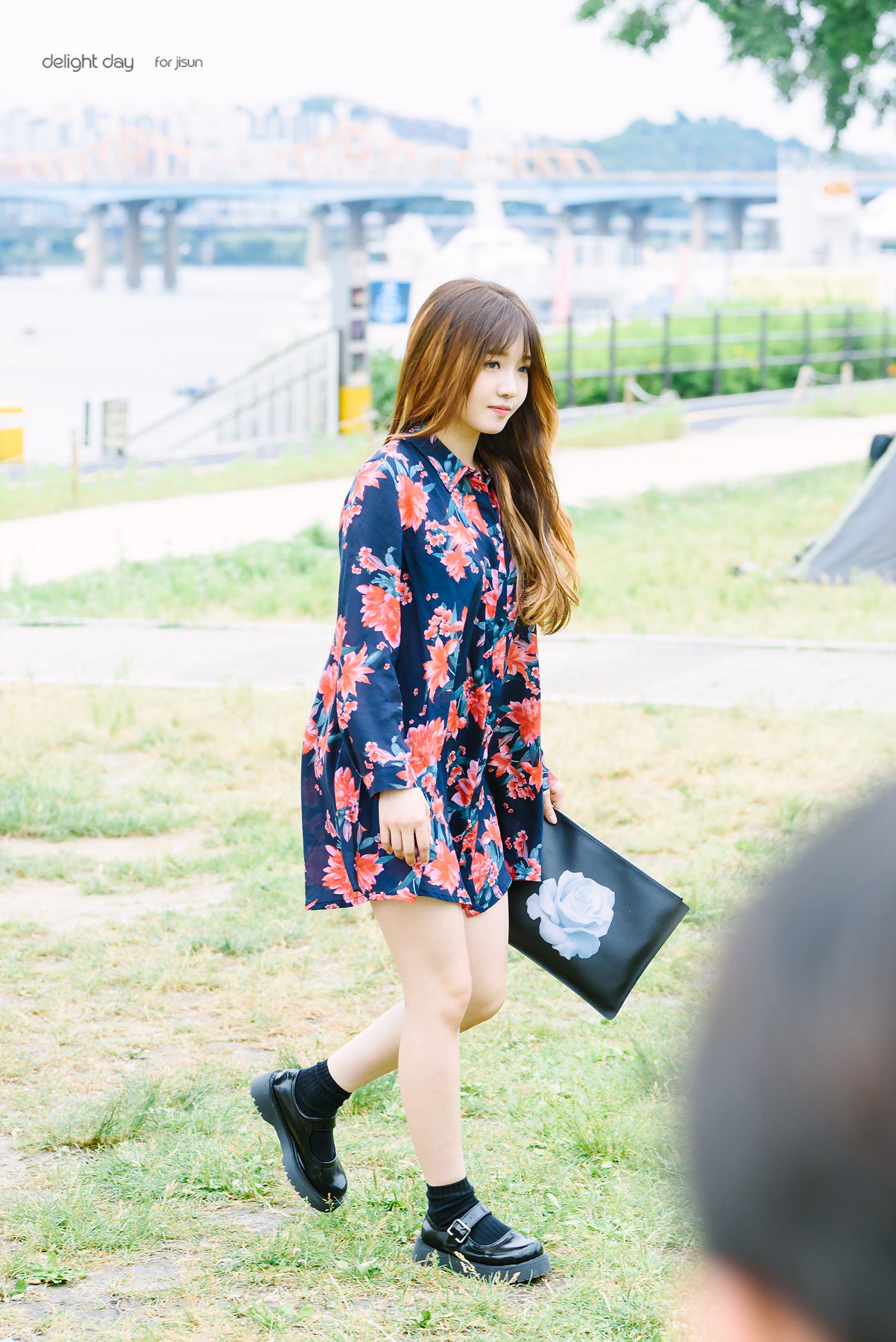 Jisun and her flower purse | Scrolller