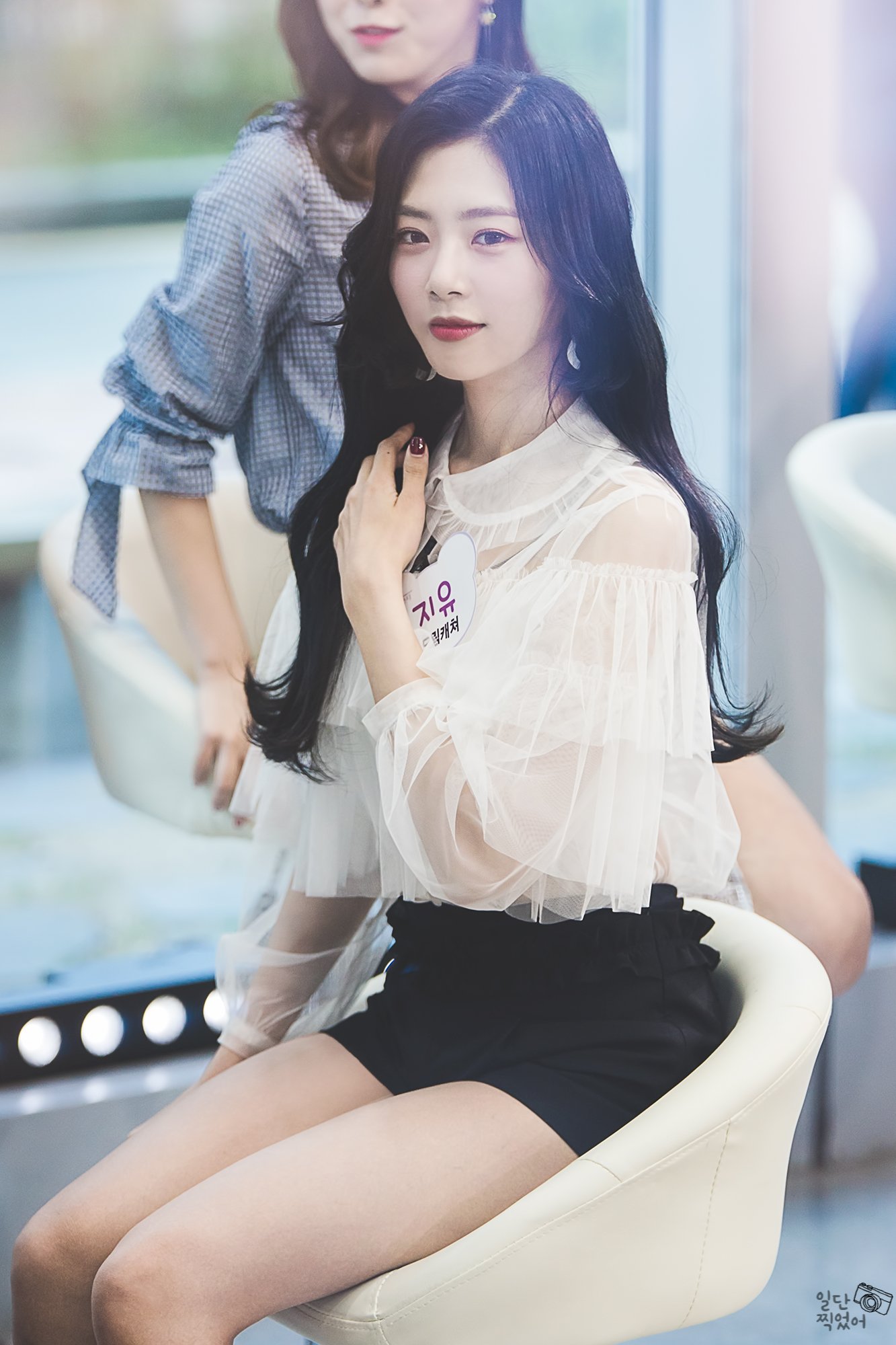 JiU | Scrolller