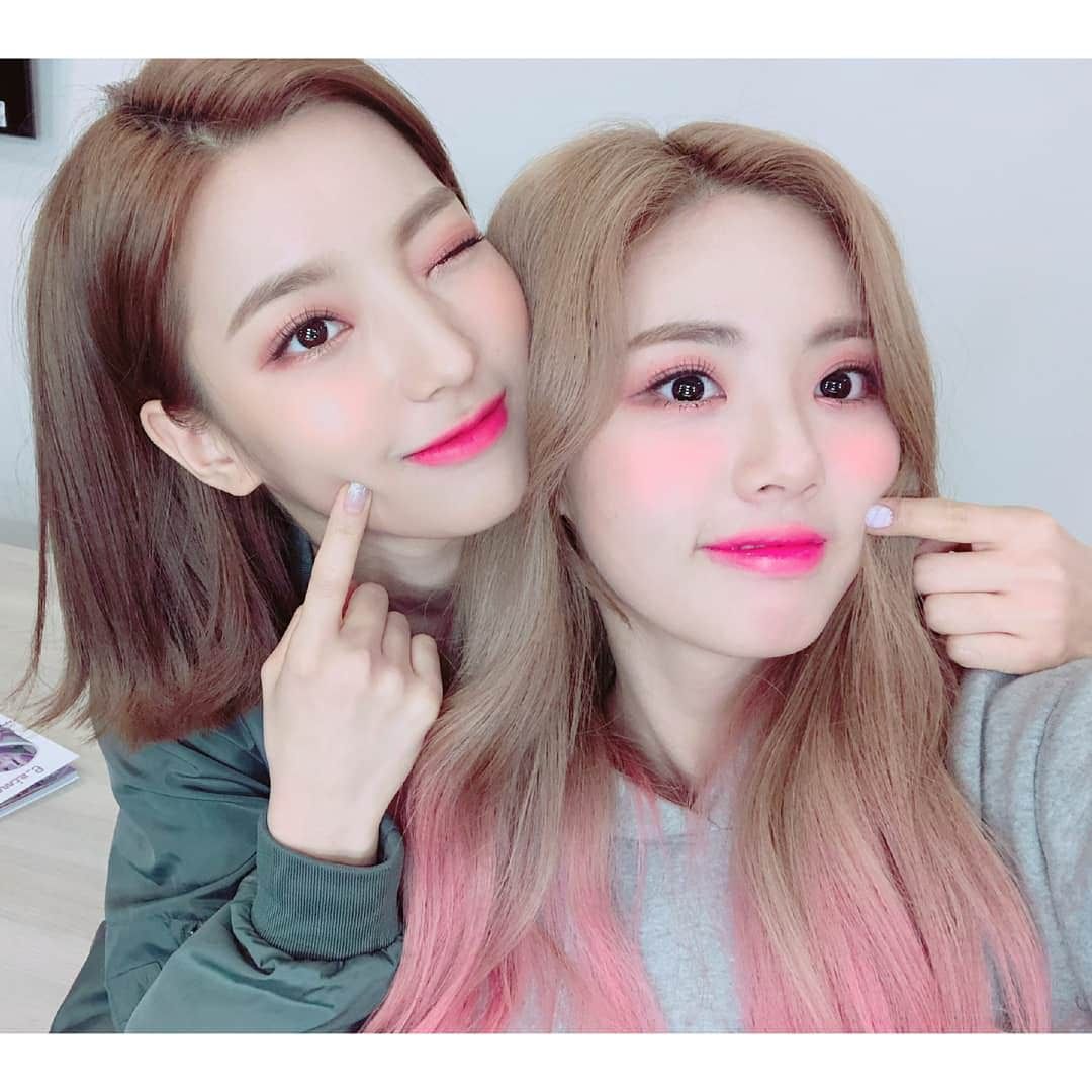 Jiwon & Saerom | Scrolller