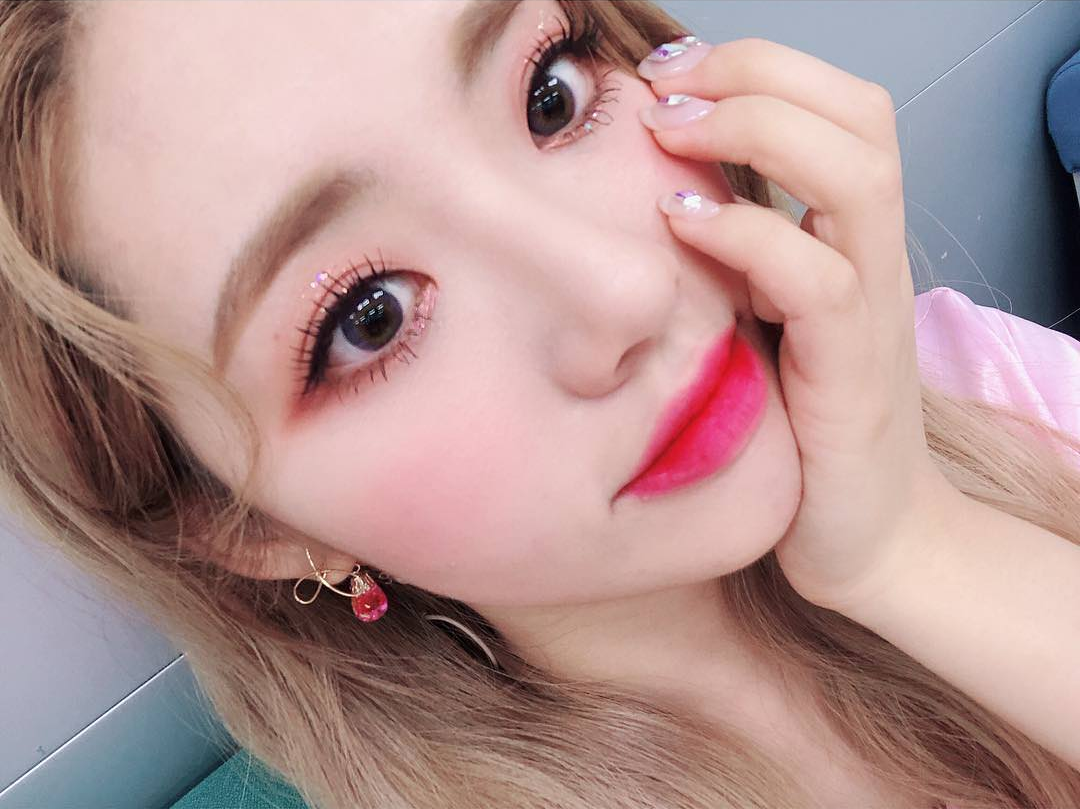 Jiwon selfie | Scrolller