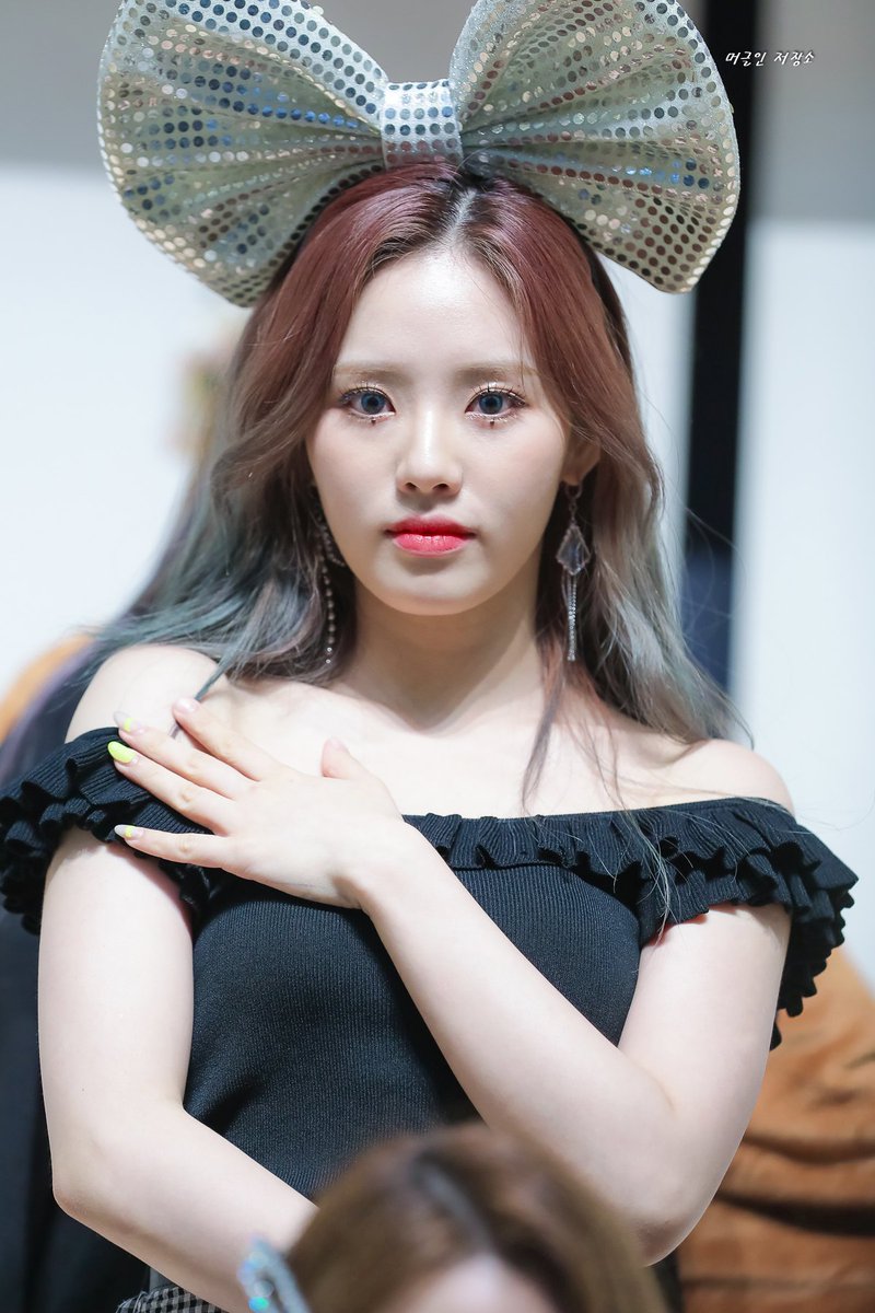 Jiwon's giant bow | Scrolller