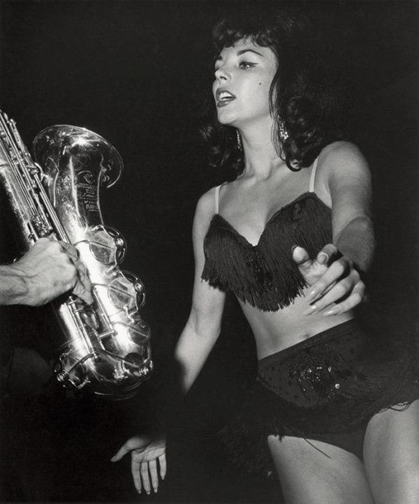 Joan Collins for “Seven Thieves”, 1959 (by Laszlo Willinger) | Scrolller