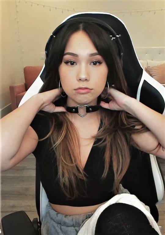 Jodi Heart choker | Scrolller