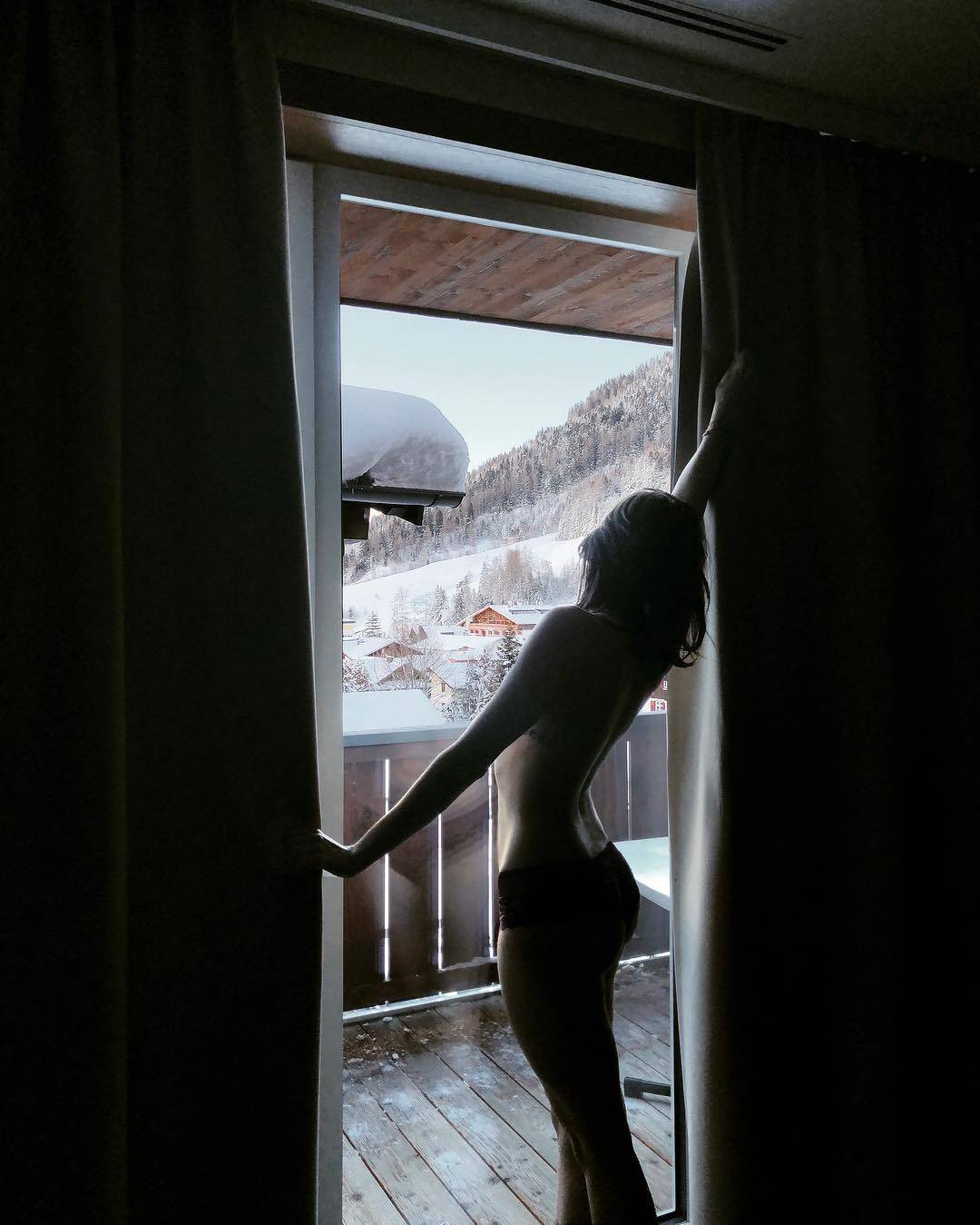 Jodie bitte einmal umdrehen! | Scrolller