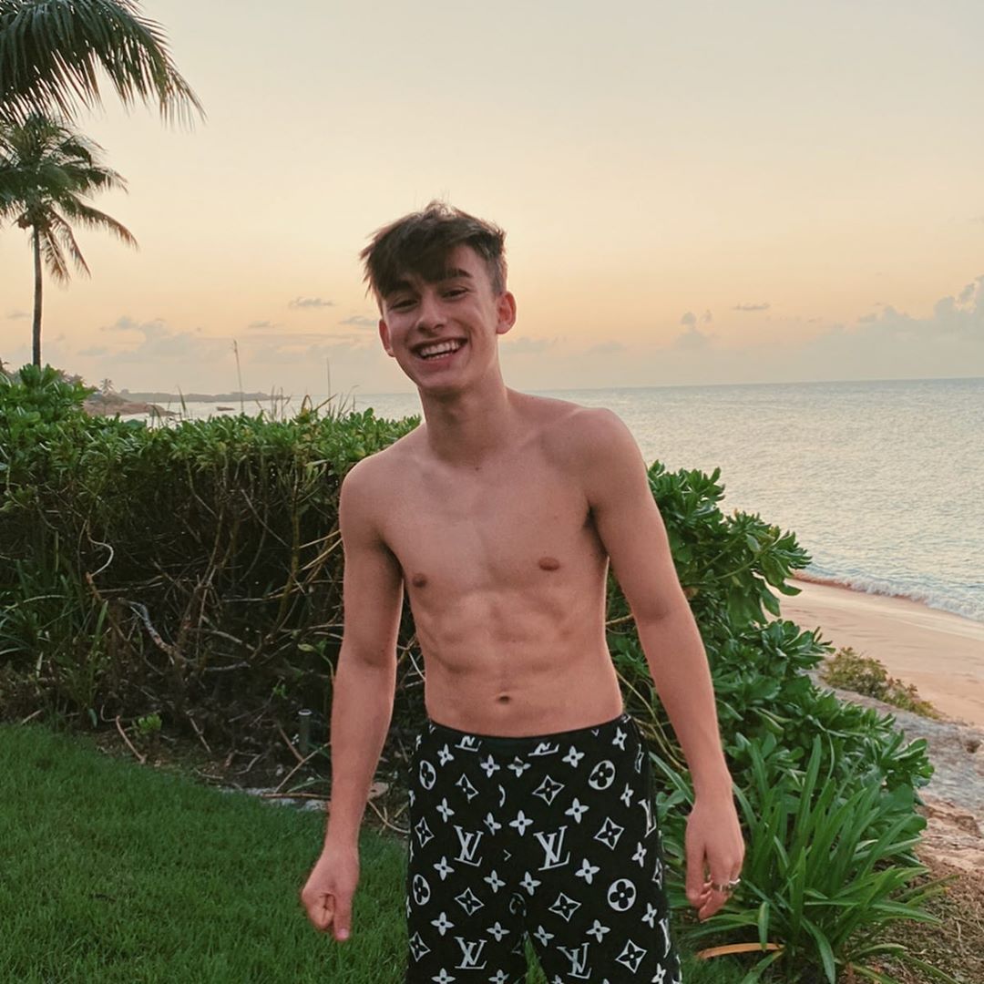 Johnny Orlando (@johnnyorlando) [SHIRTLESS] | Scrolller
