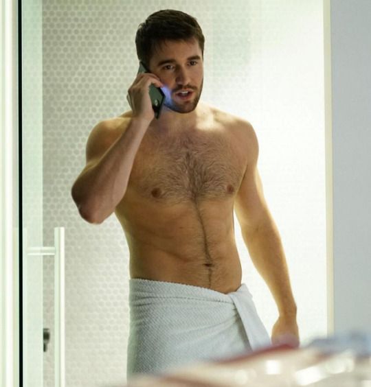 Josh Bowman - British Actor | Scrolller