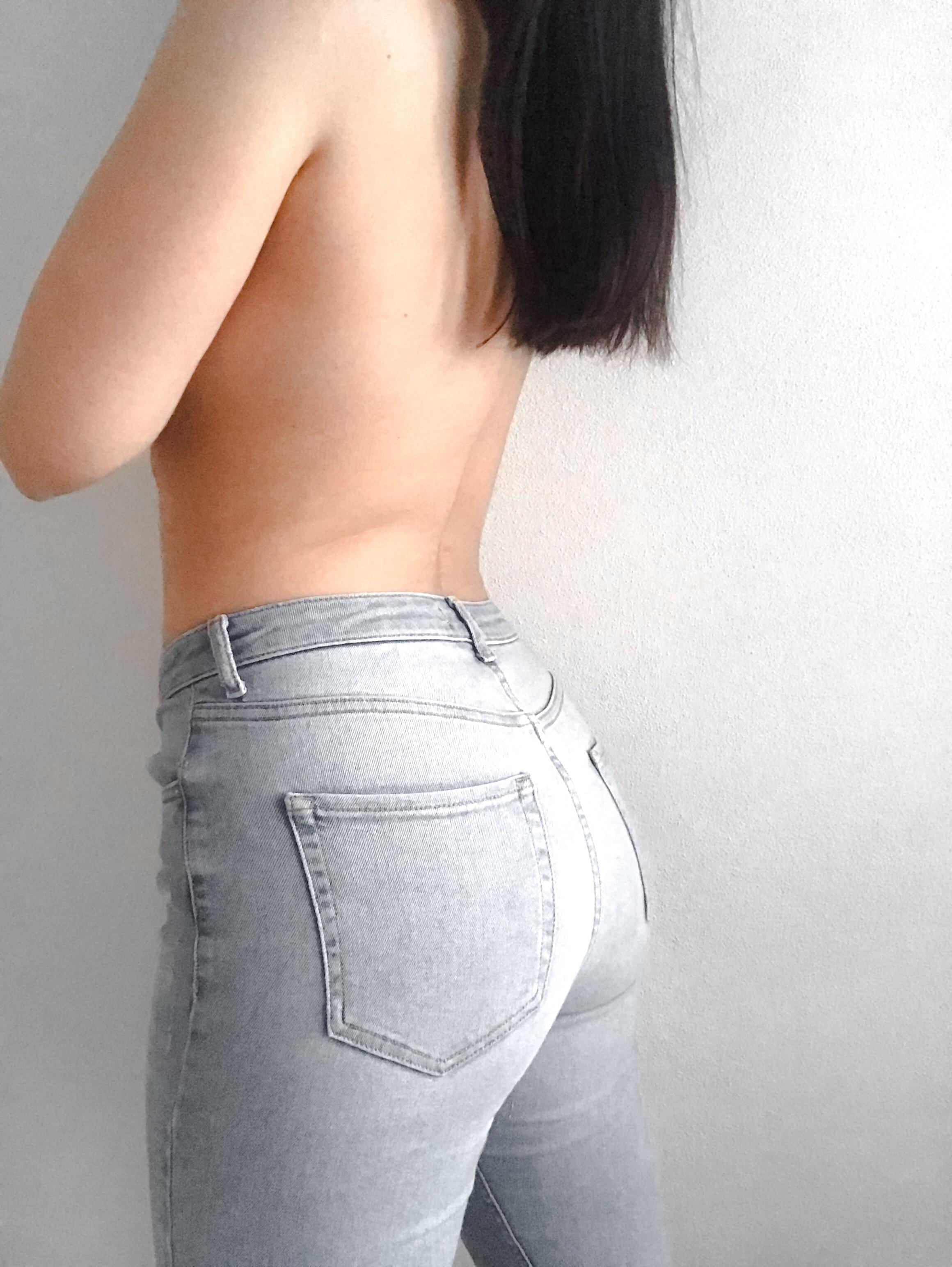 Juicy enough? 🍒 Bored College Brat | Scrolller