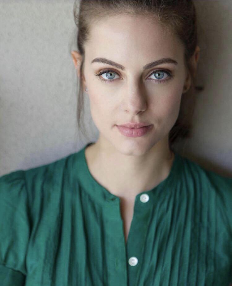 Julia Voth [irtr] | Scrolller