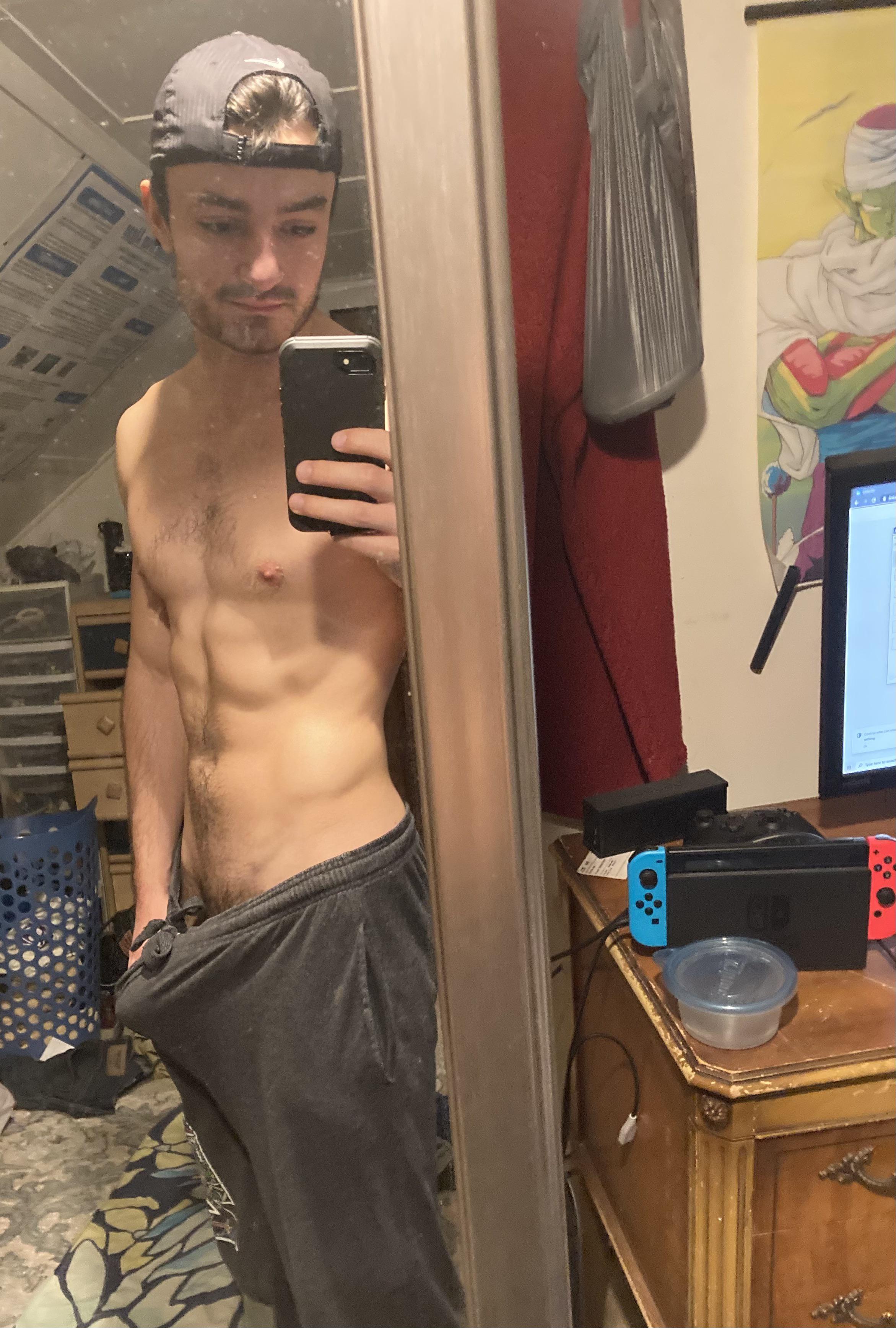 Love baggy sweatpants | Scrolller