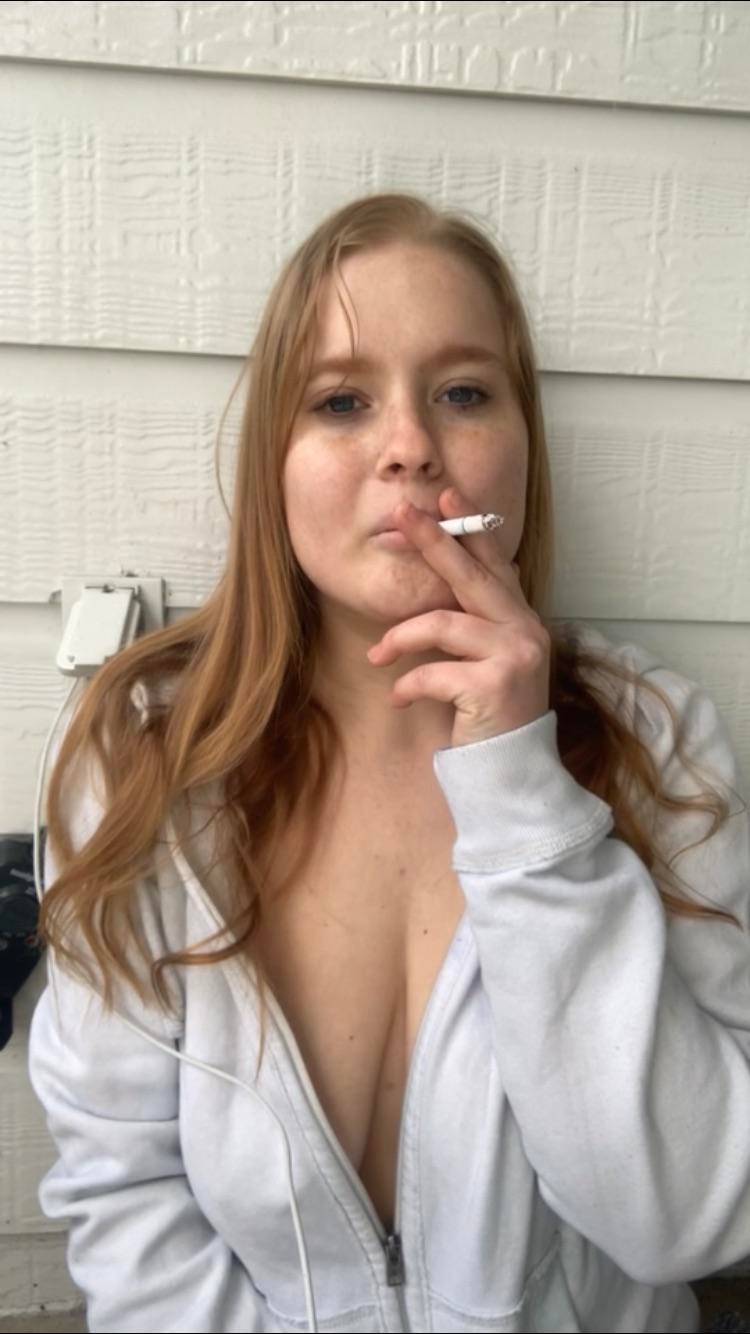 Just a little bit of cleavage | Scrolller