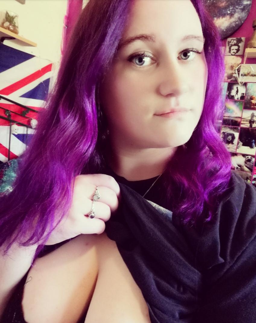 Just a little peek x | Scrolller