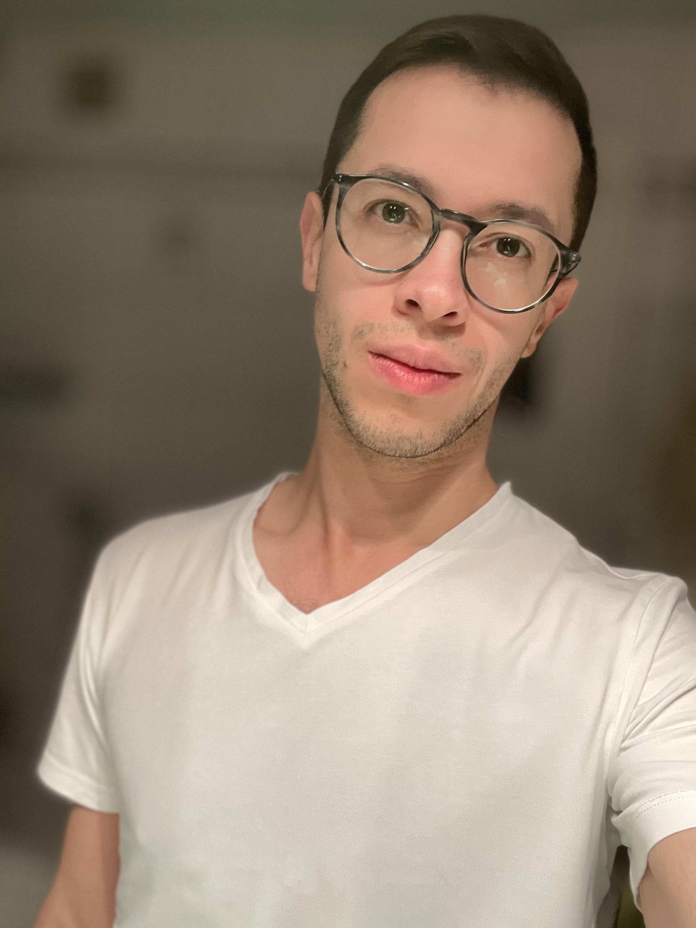 Just a random selfie 😅 | Scrolller