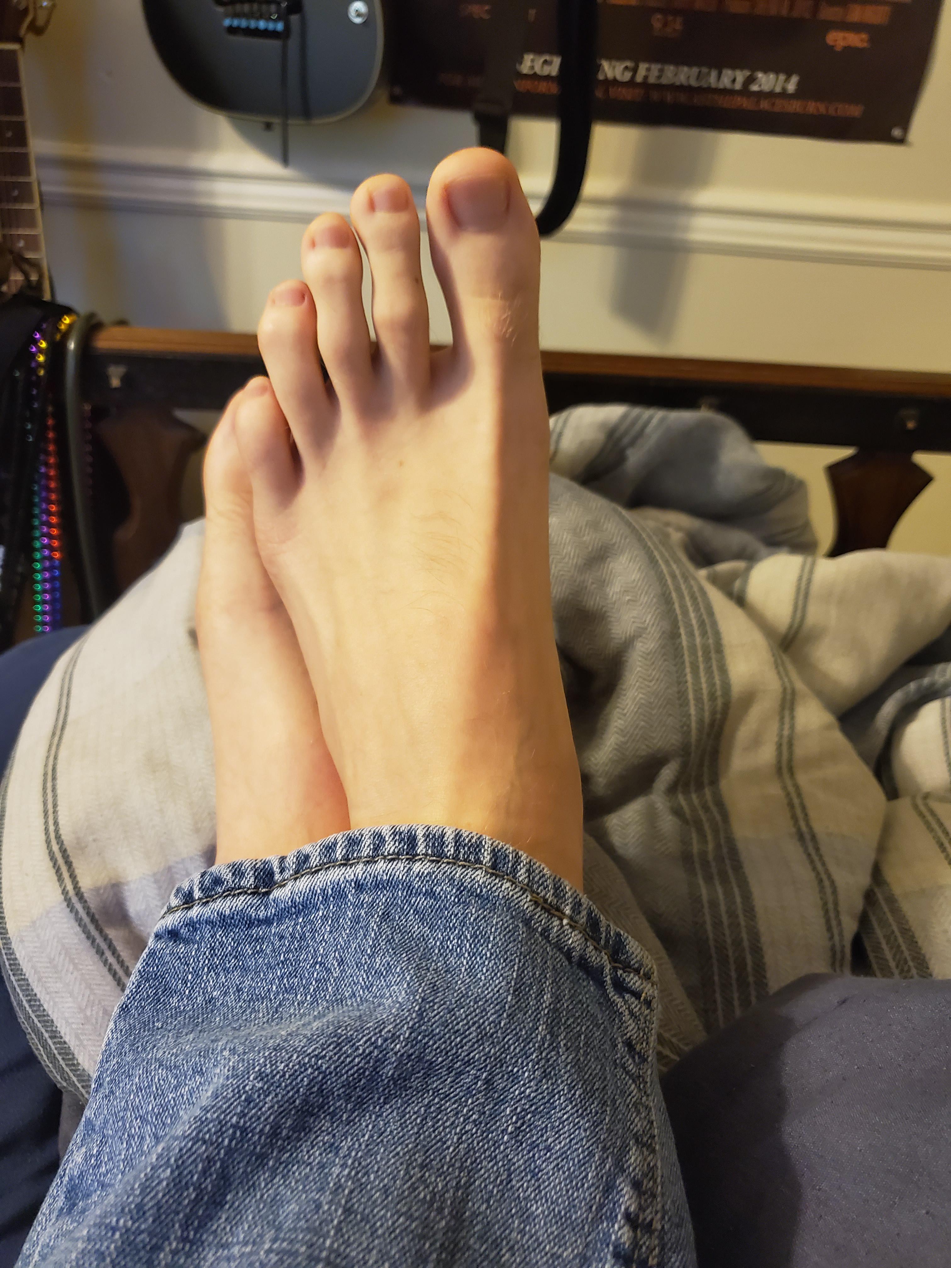 Just chillin 👣😎 | Scrolller