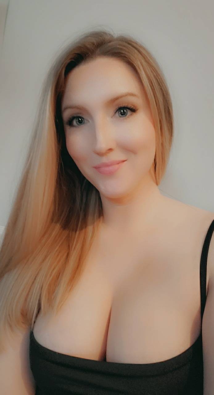 Just making sure the girls can still catch your attention 😉 | Scrolller