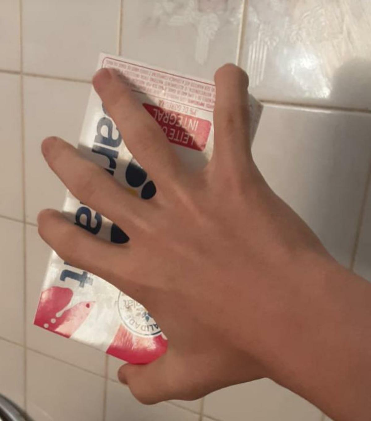 Just realized my hand is freaking big 😳 | Scrolller