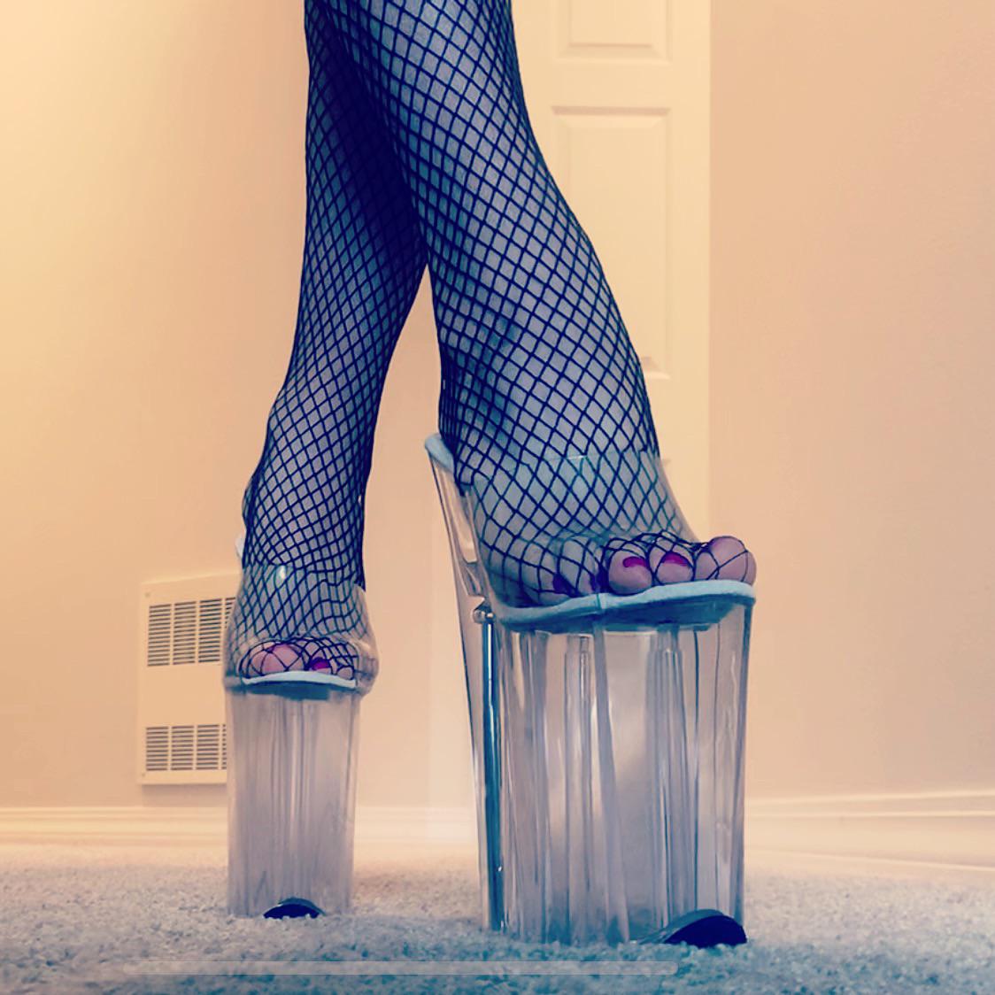 Fishnets and heels great combo | Scrolller