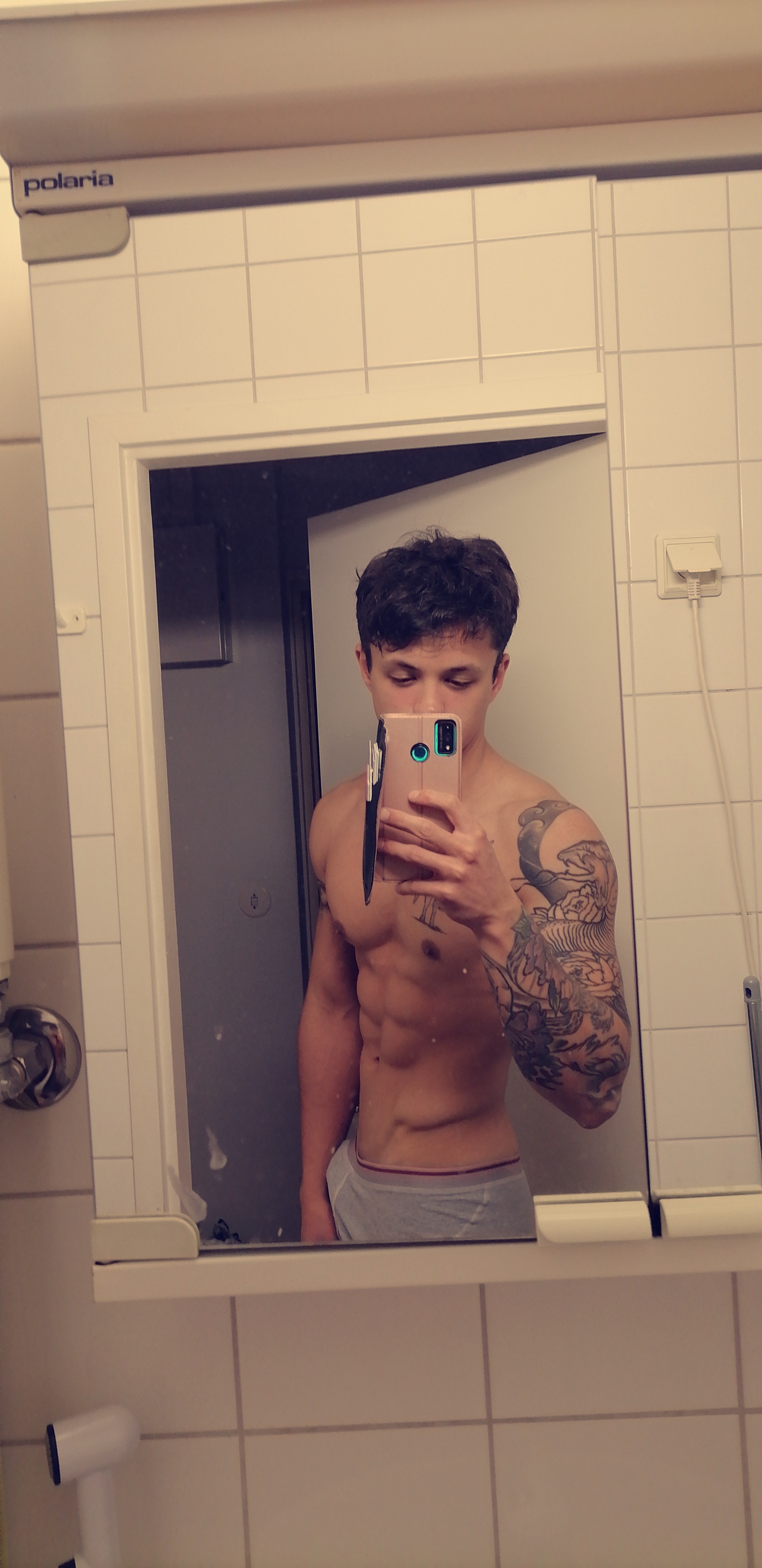 Just your regular bathroom selfie (25M) | Scrolller