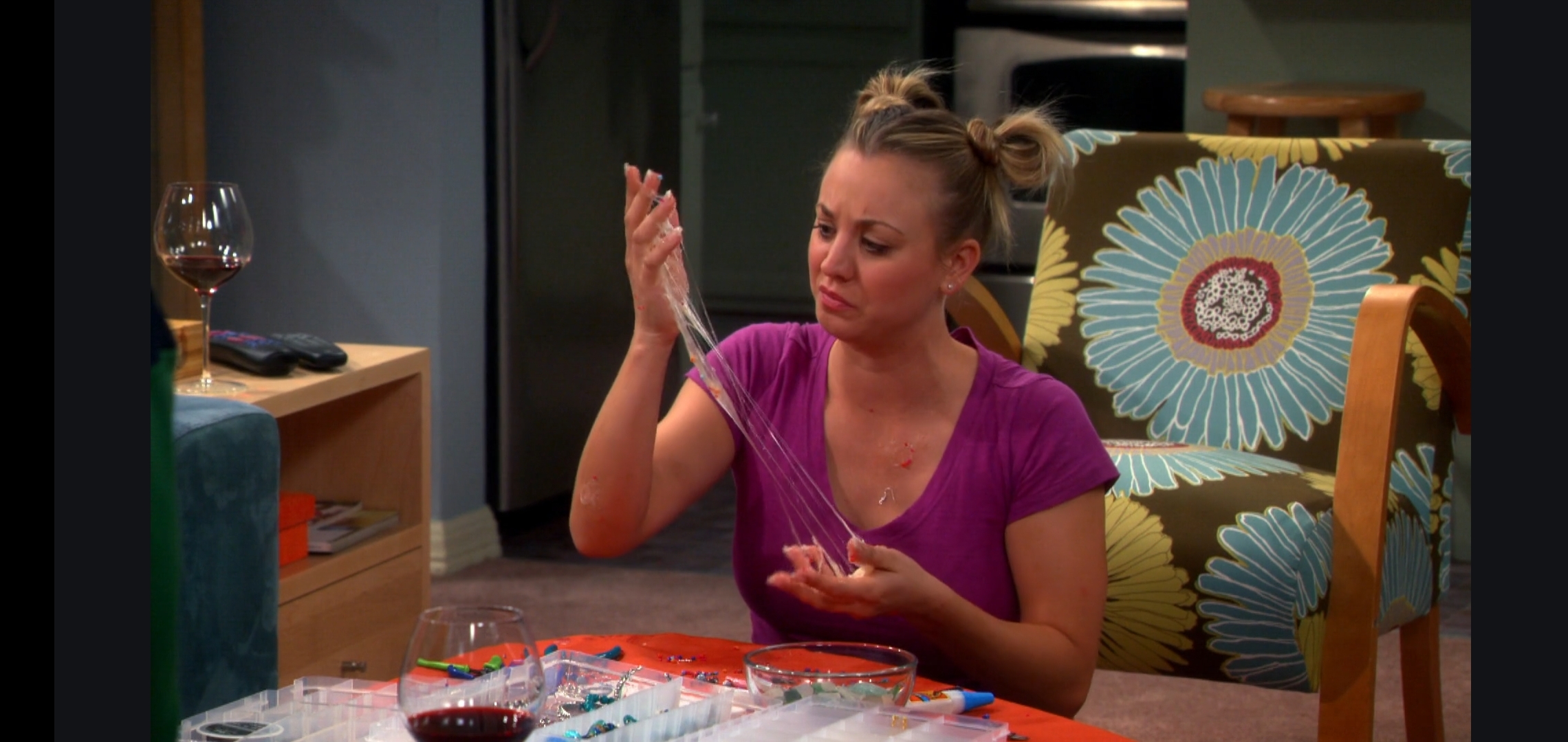 Kaley Cuoco making a mess | Scrolller
