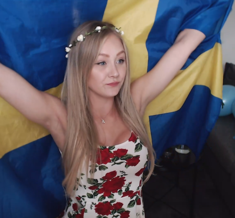 Kandy is modeling/acting for the Super Seducer game | Scrolller