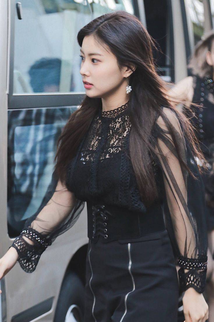 Kang Hyewon | Scrolller