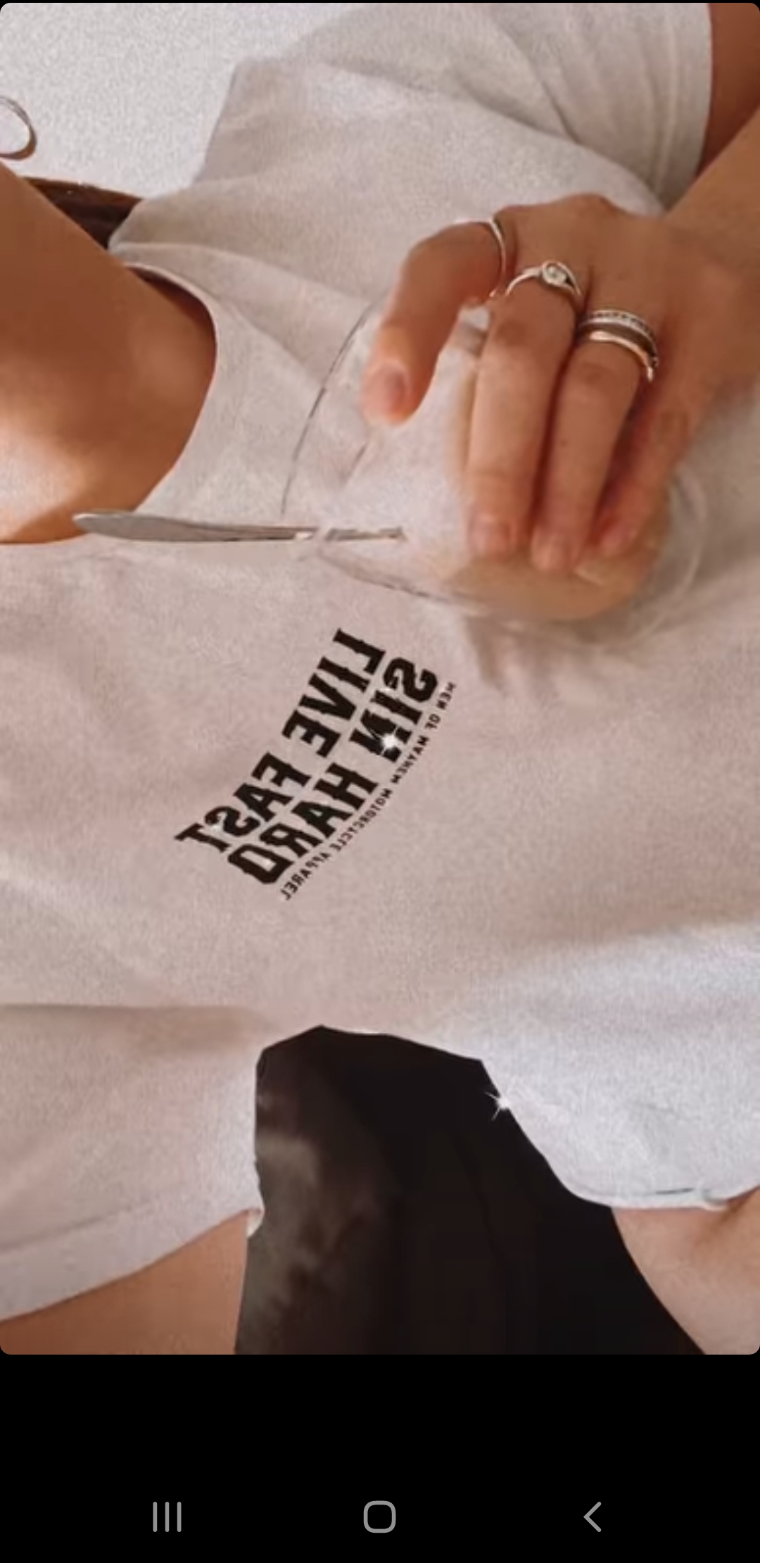 Kann die nicht bisschen nach unten gehen mit der cam | Scrolller