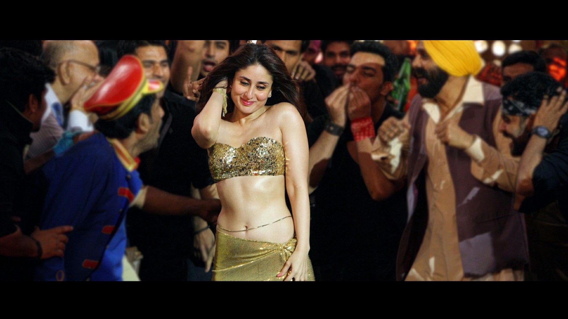 Kareena Kapoor's white hot navel with a belly chain!!! | Scrolller